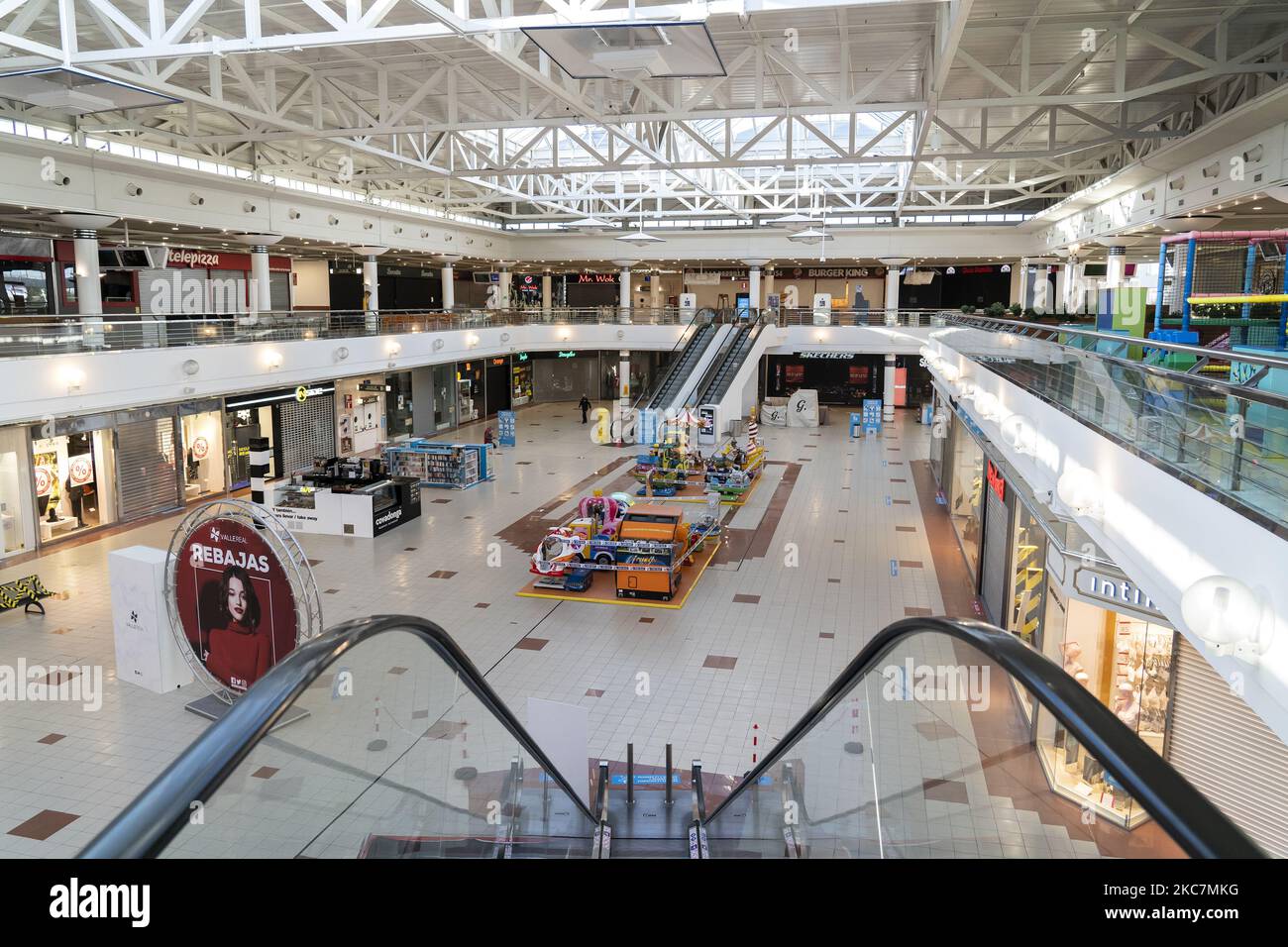 Centro comercial valle real shopping center hi-res stock photography ...