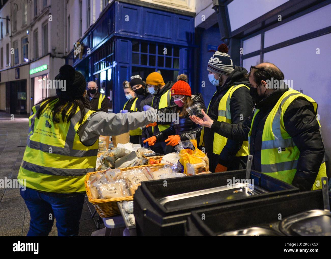 A group of volunteers from the Homeless Mobile Run preparing to ...