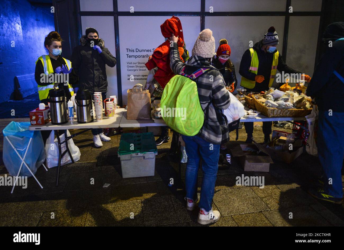 A group of volunteers from the Homeless Mobile Run distributing hot ...