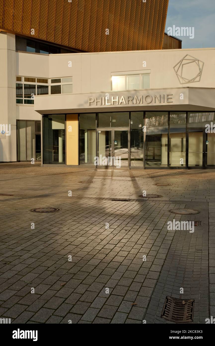 A vertical shot of the entrance of the Berlin Philharmonic Hall in the ...