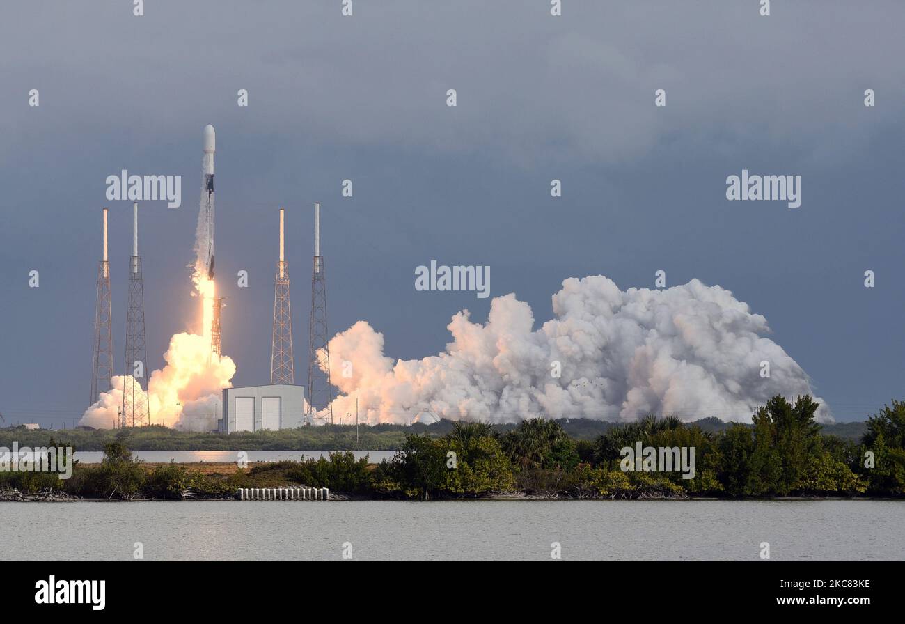 Starlink satellite in space hi-res stock photography and images - Alamy