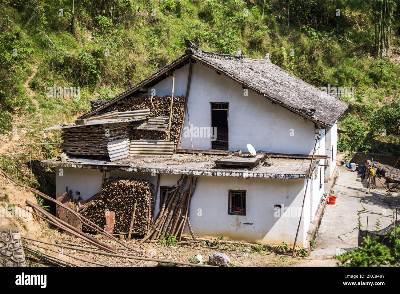 A folk house in Yunnan, China Stock Photo - Alamy