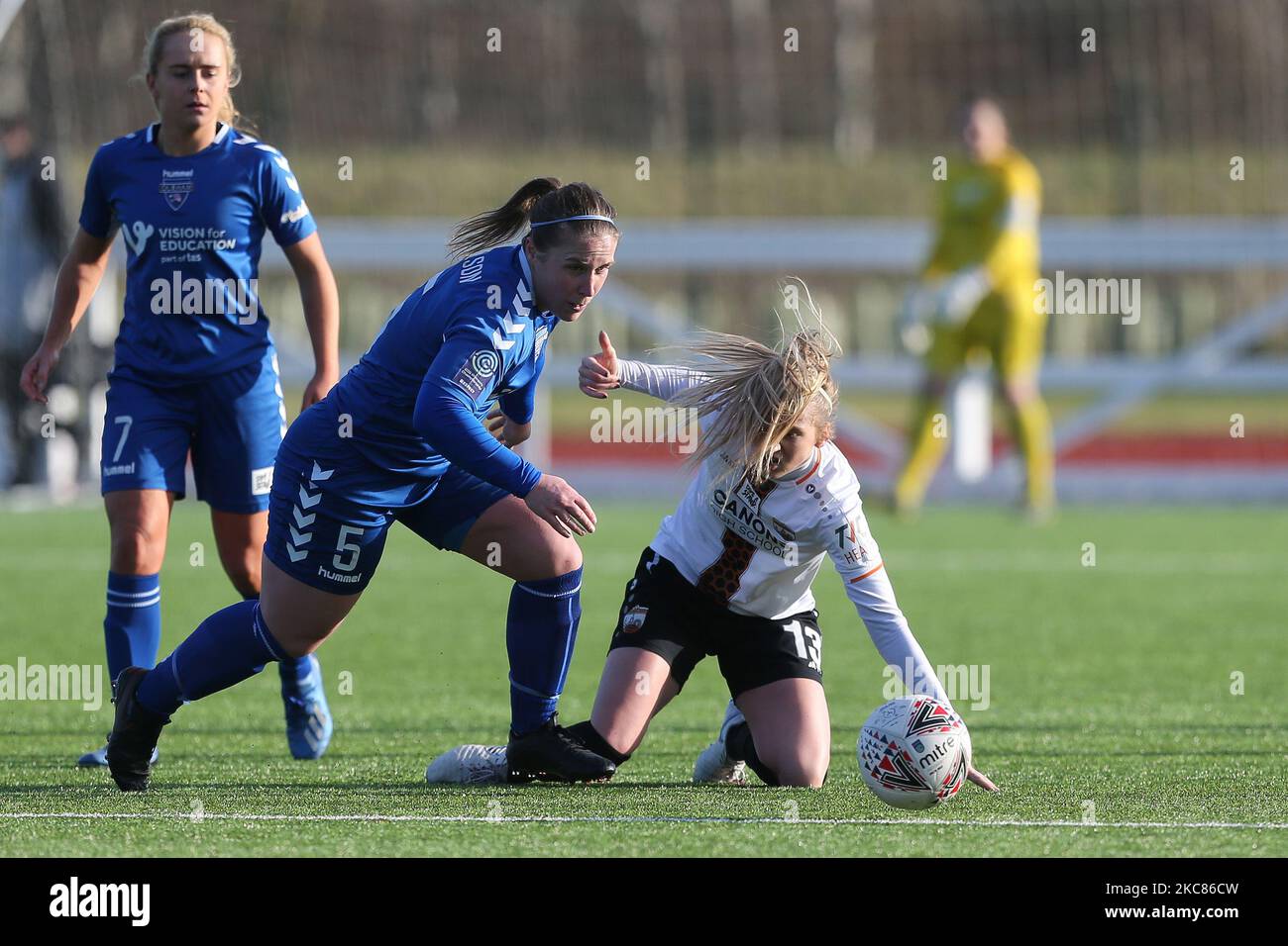 Sarah Wilson of Durham Women in action with London Bees' Sophie McLEAN ...