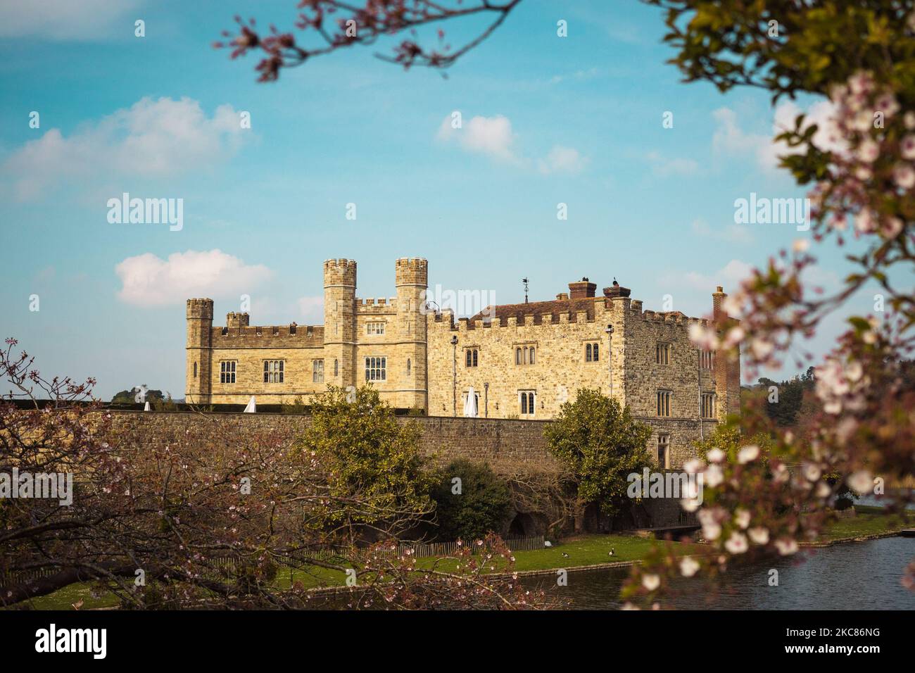 Side view leeds castle hi-res stock photography and images - Alamy