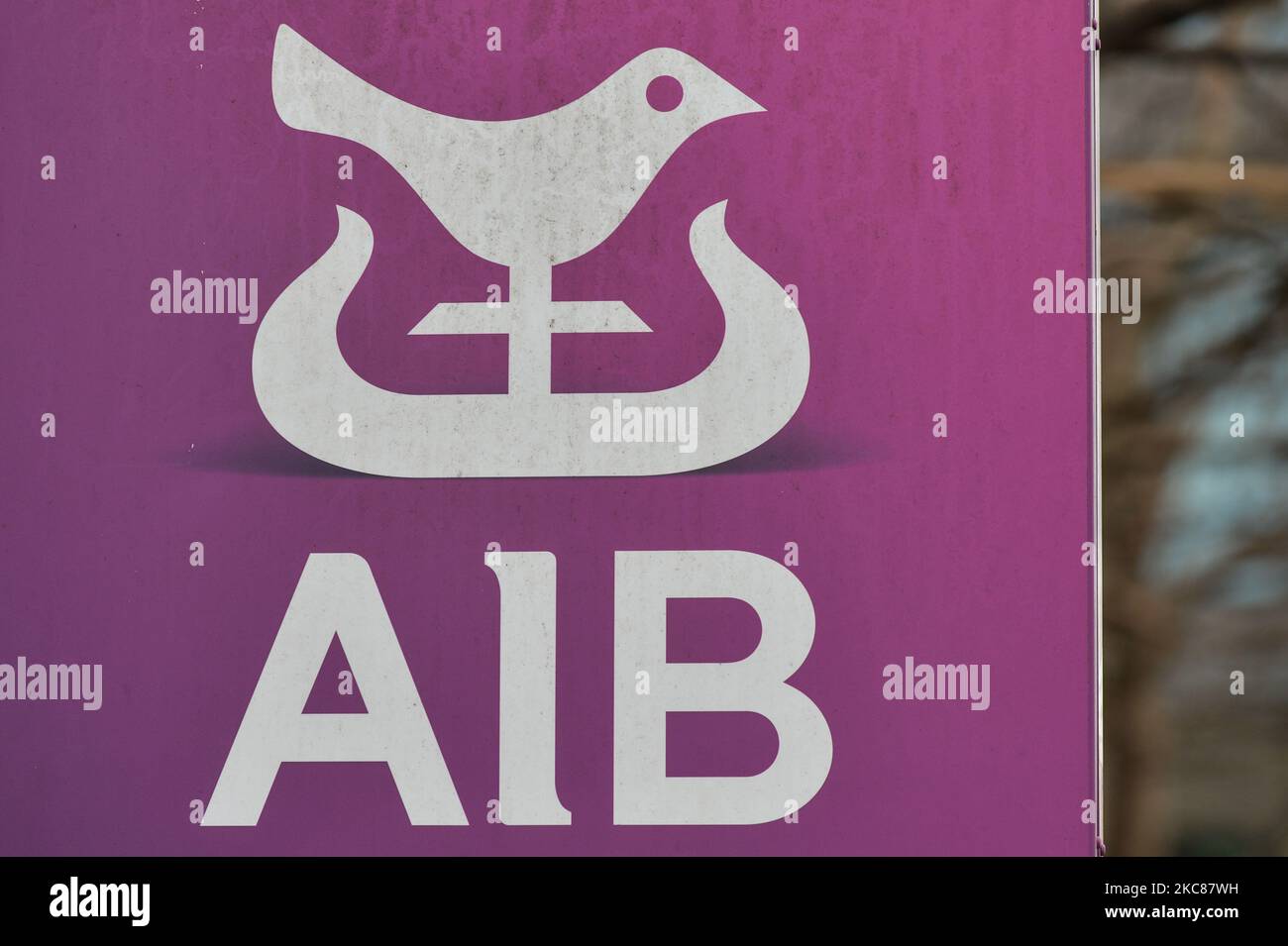 People walking at Sandymount beach in Dublin during Level 5 Covid-19 ...