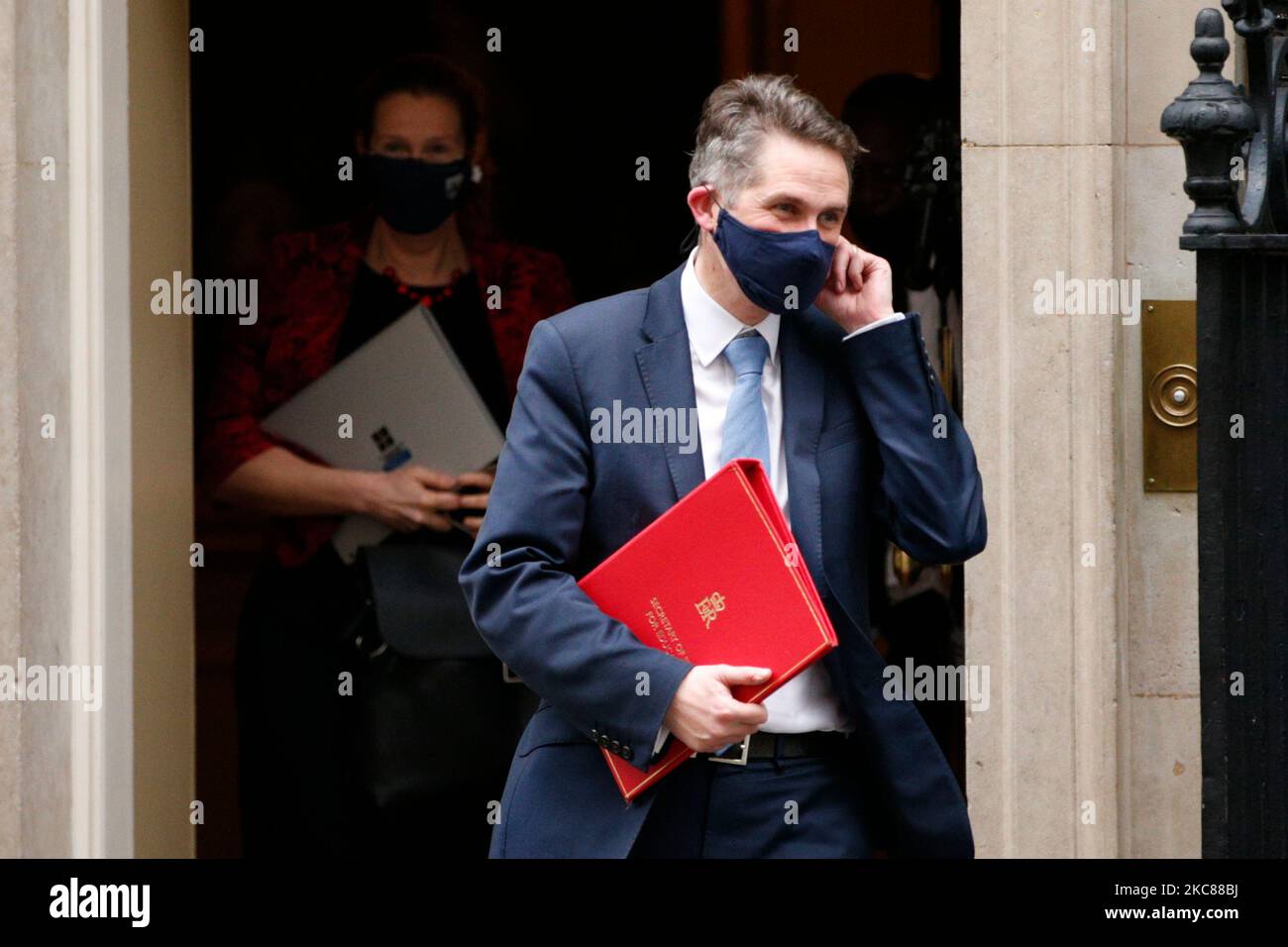 Education secretary gavin williamson leaves 10 downing street hi-res ...