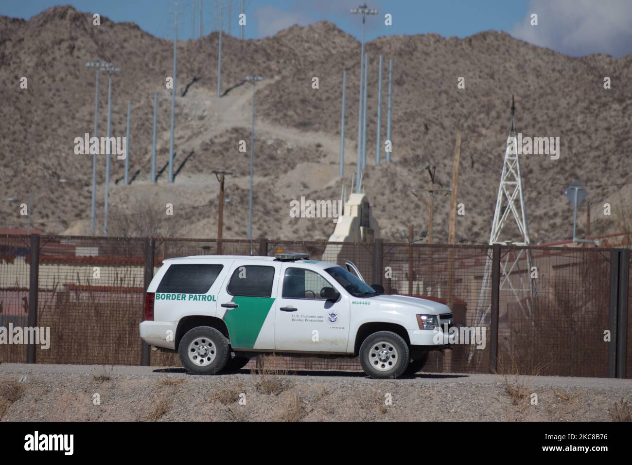 Border Patrol agents detain migrants after crossing the Rio Grande ...