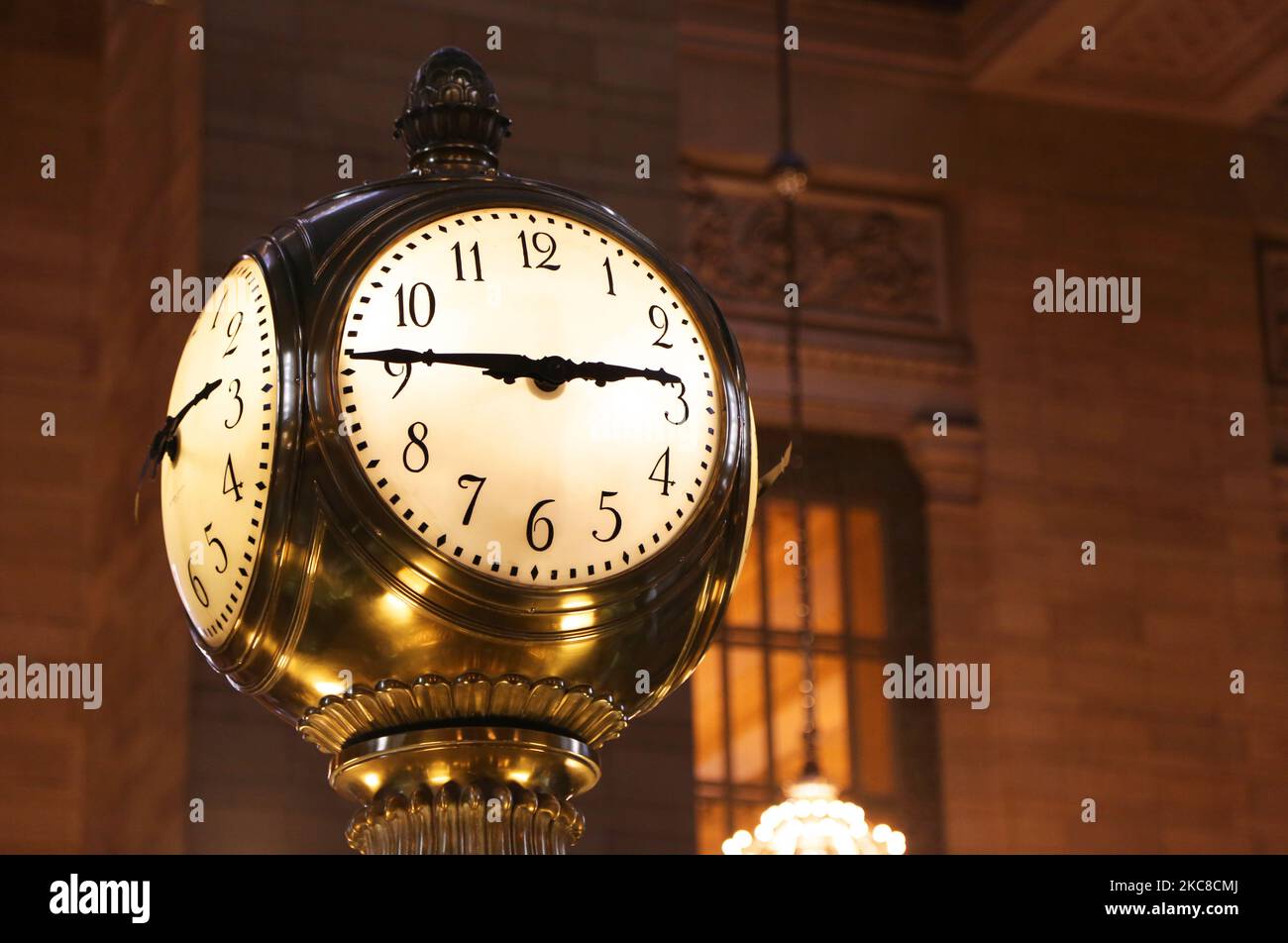 Grand Central Terminal clock close up Stock Photo - Alamy