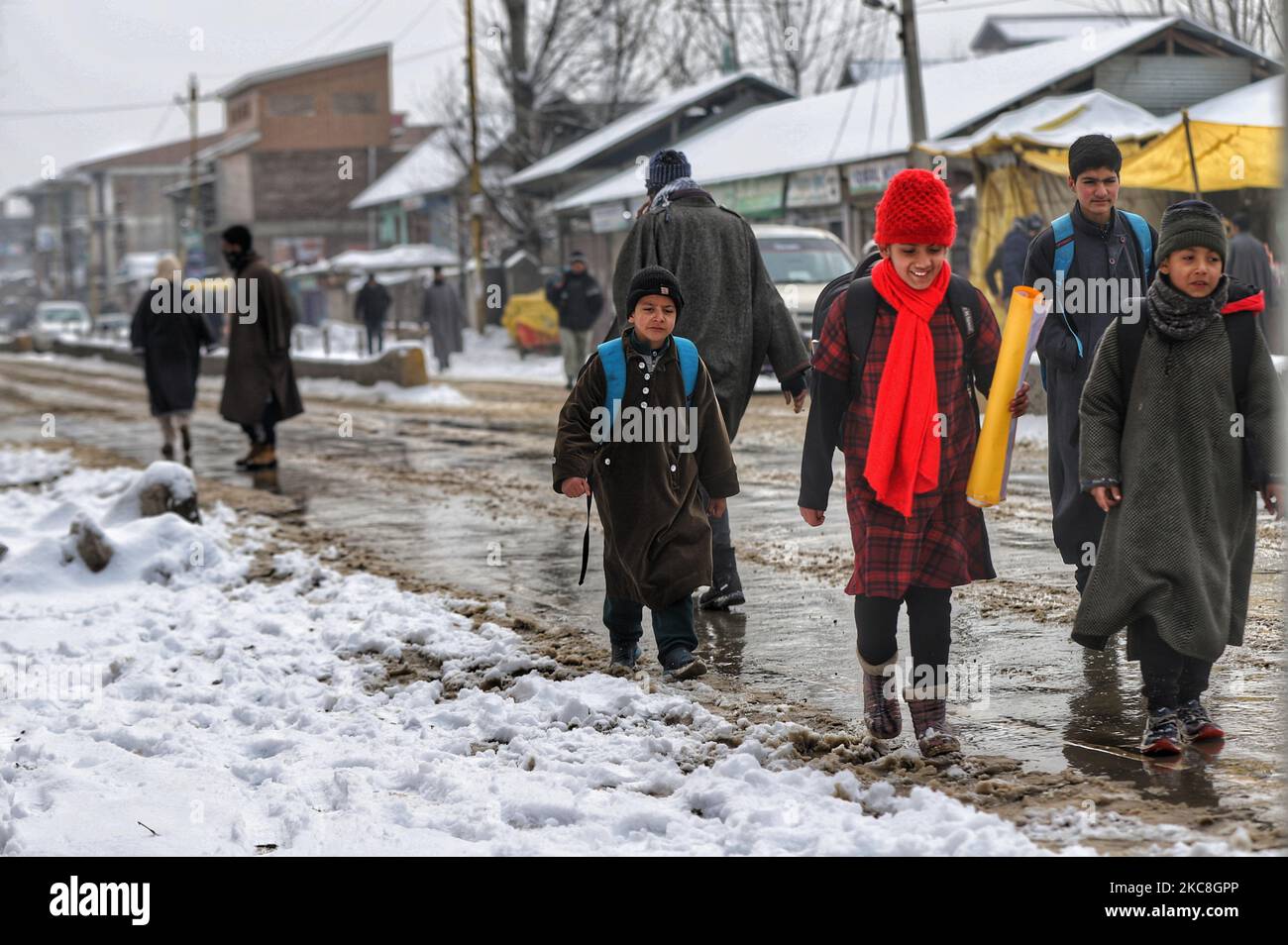 Kashmiri Students on their way for tuitions after light Snowfall in ...