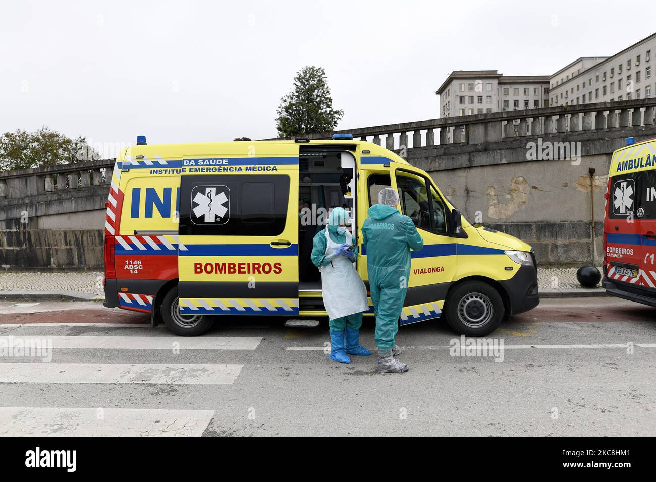 Ambulances carrying patients arrives at the new triage center for Covid ...