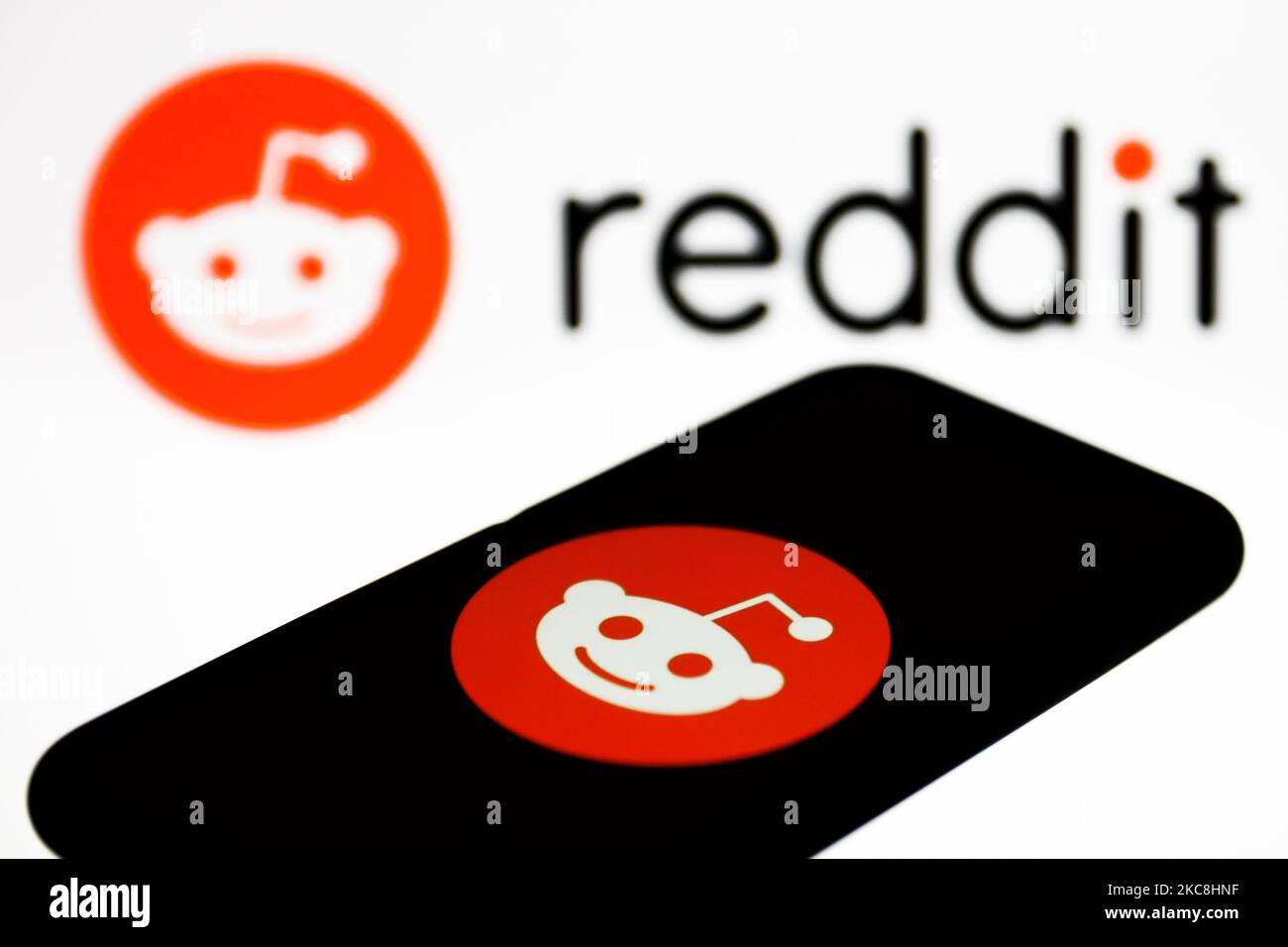 Social platform logos hi-res stock photography and images - Alamy