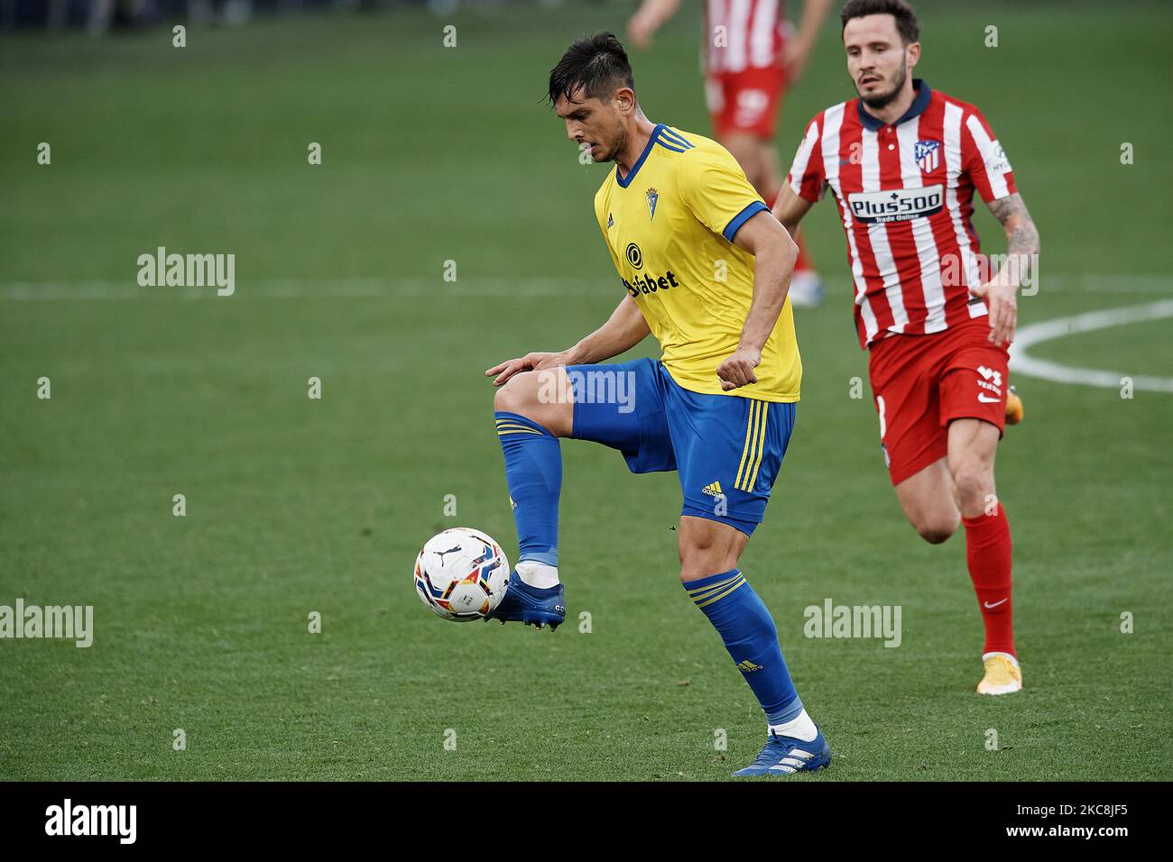 Marcos Mauro of Cadiz controls the ball during the La Liga Santander ...