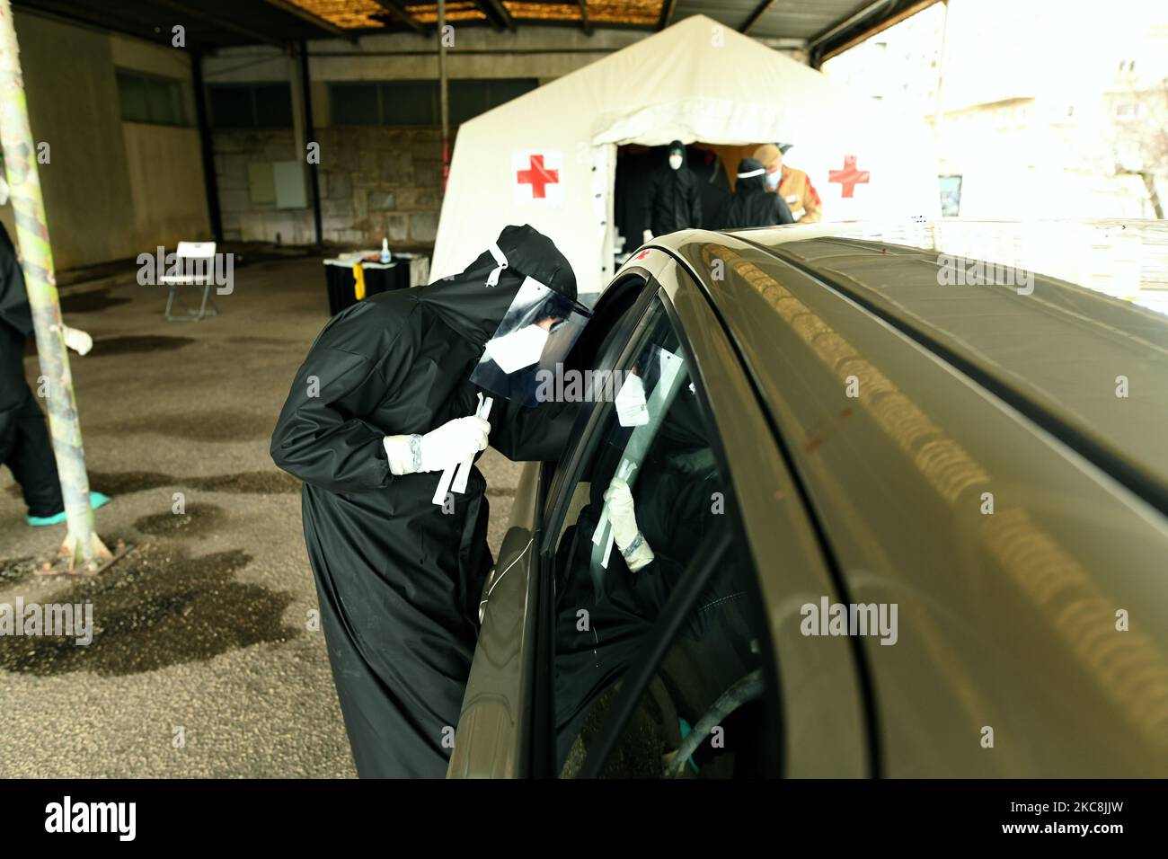 The Portuguese Red Cross tests Covid 19 at the Pulido Valente Hospital ...