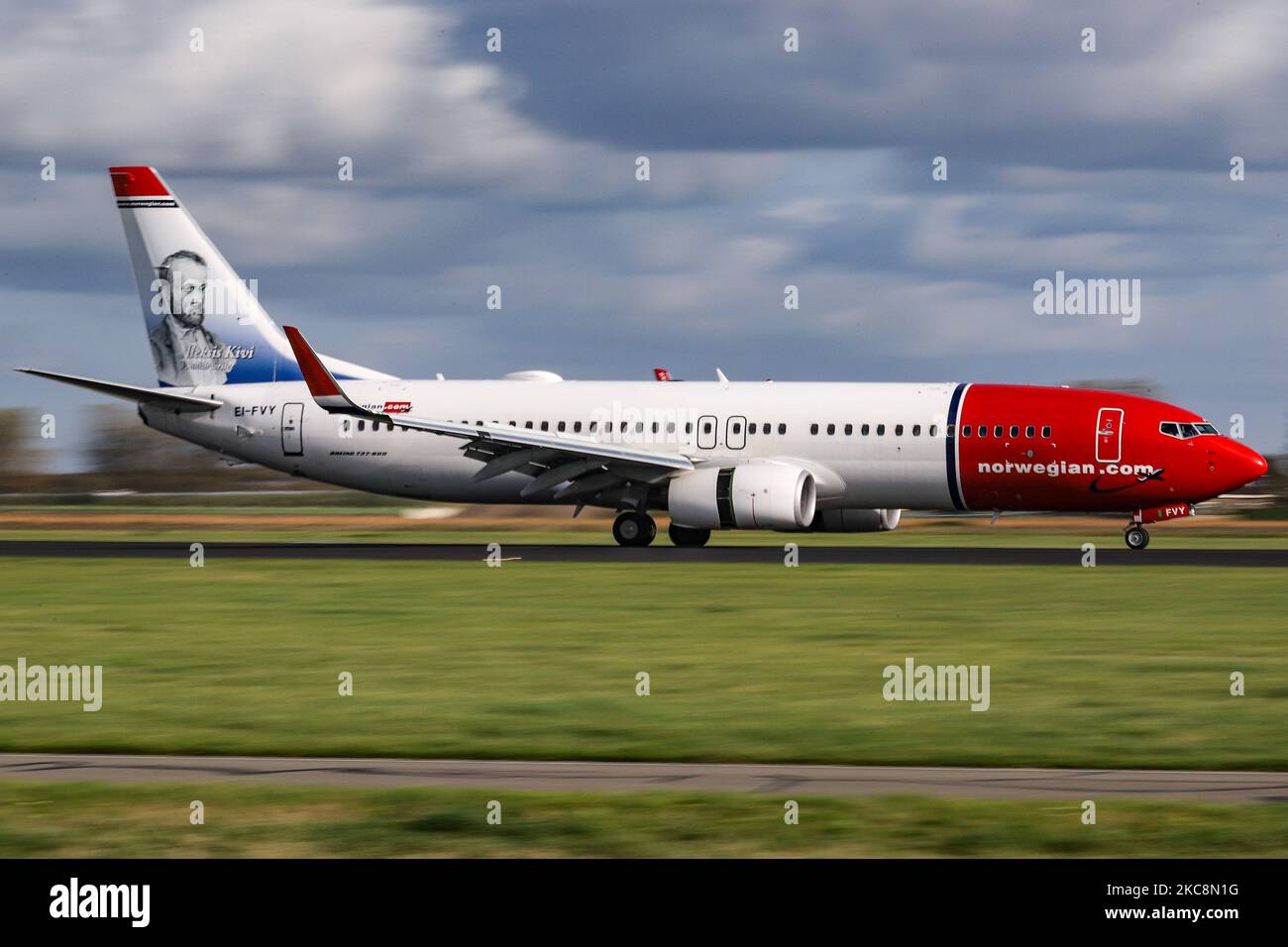 A Norwegian Air International Boeing 737-800 aircraft as seen on final ...