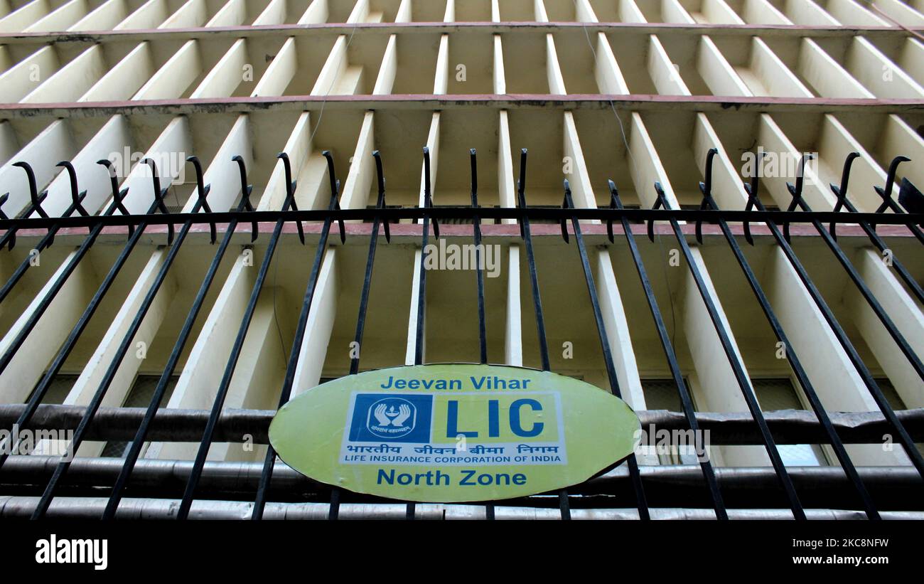 Lic india street hi-res stock photography and images - Alamy