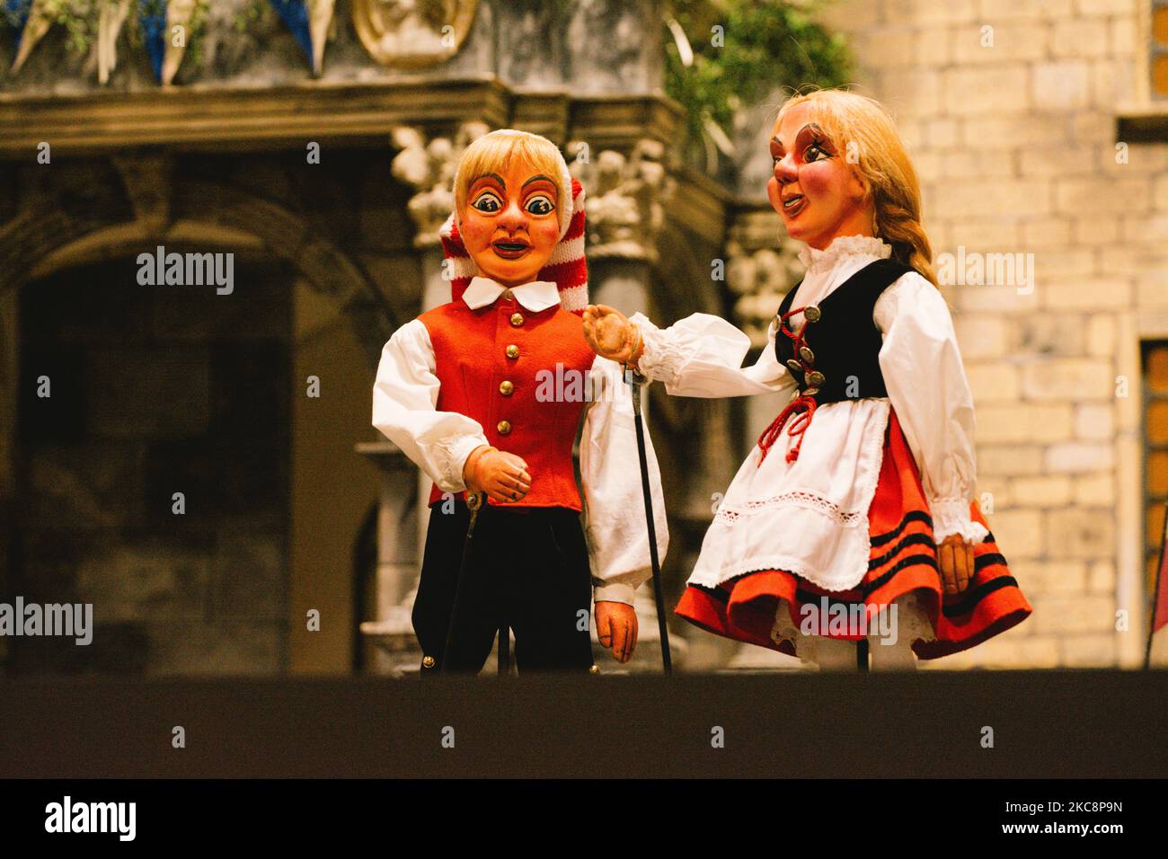 Two puppets hi-res stock photography and images - Alamy