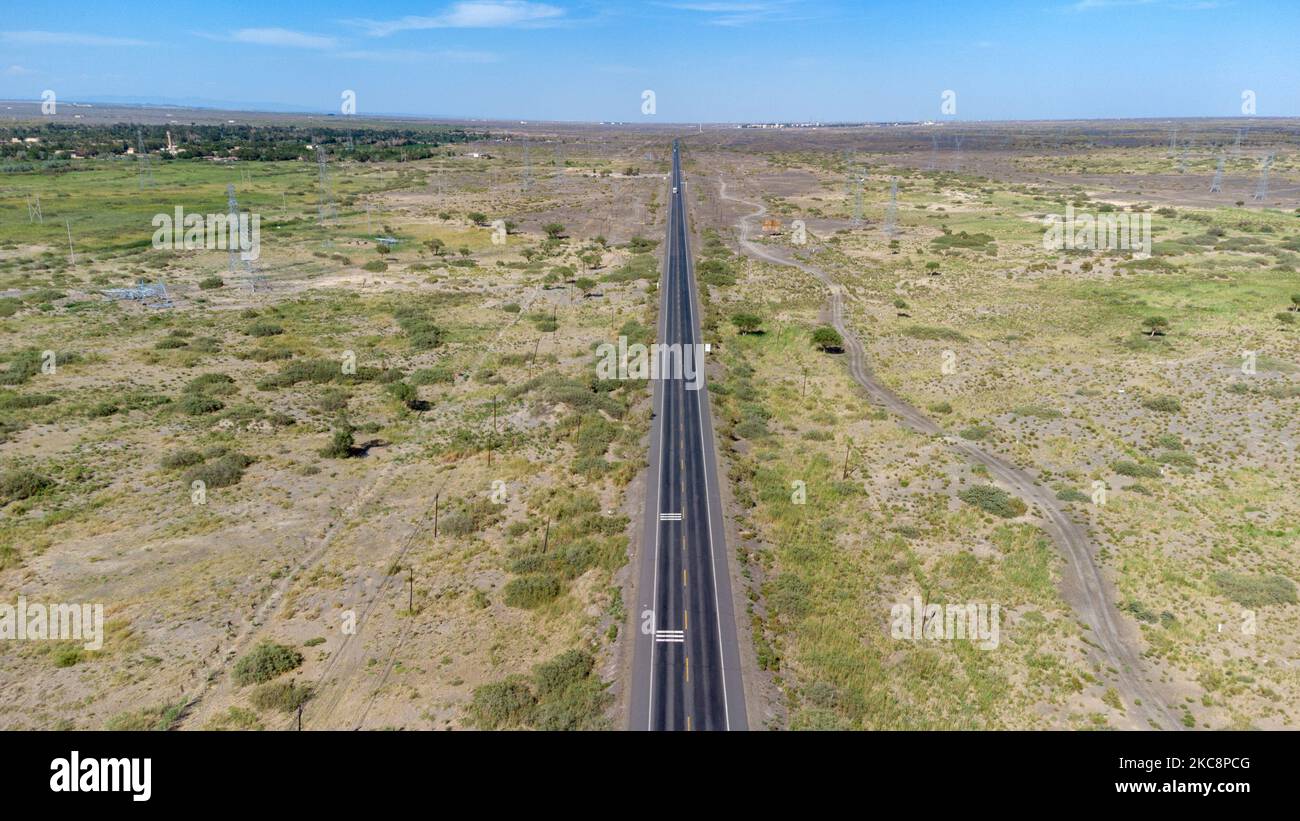 Highway going through fields hi-res stock photography and images - Alamy