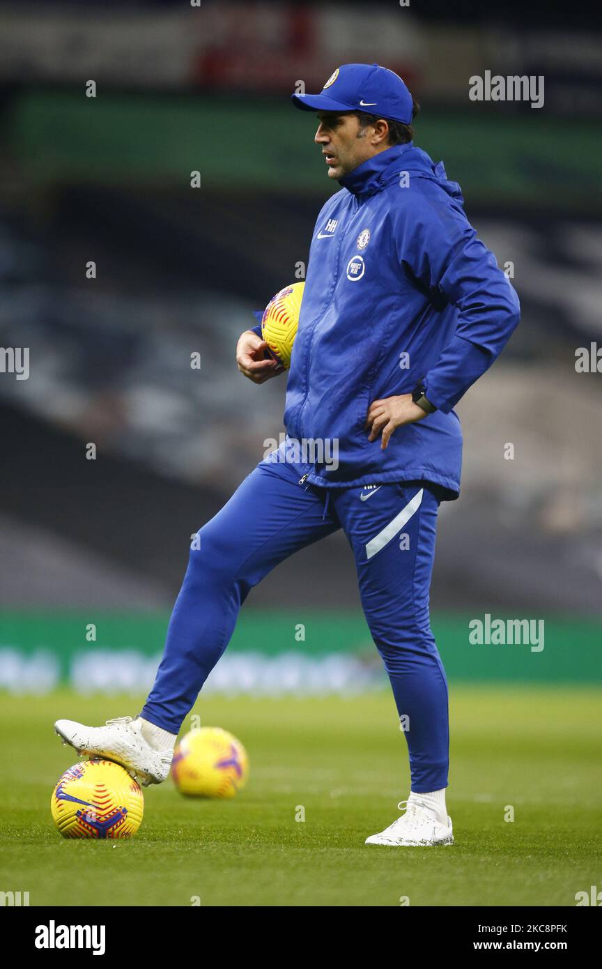 Tottenham hotspur goalkeeper coach hi-res stock photography and images ...