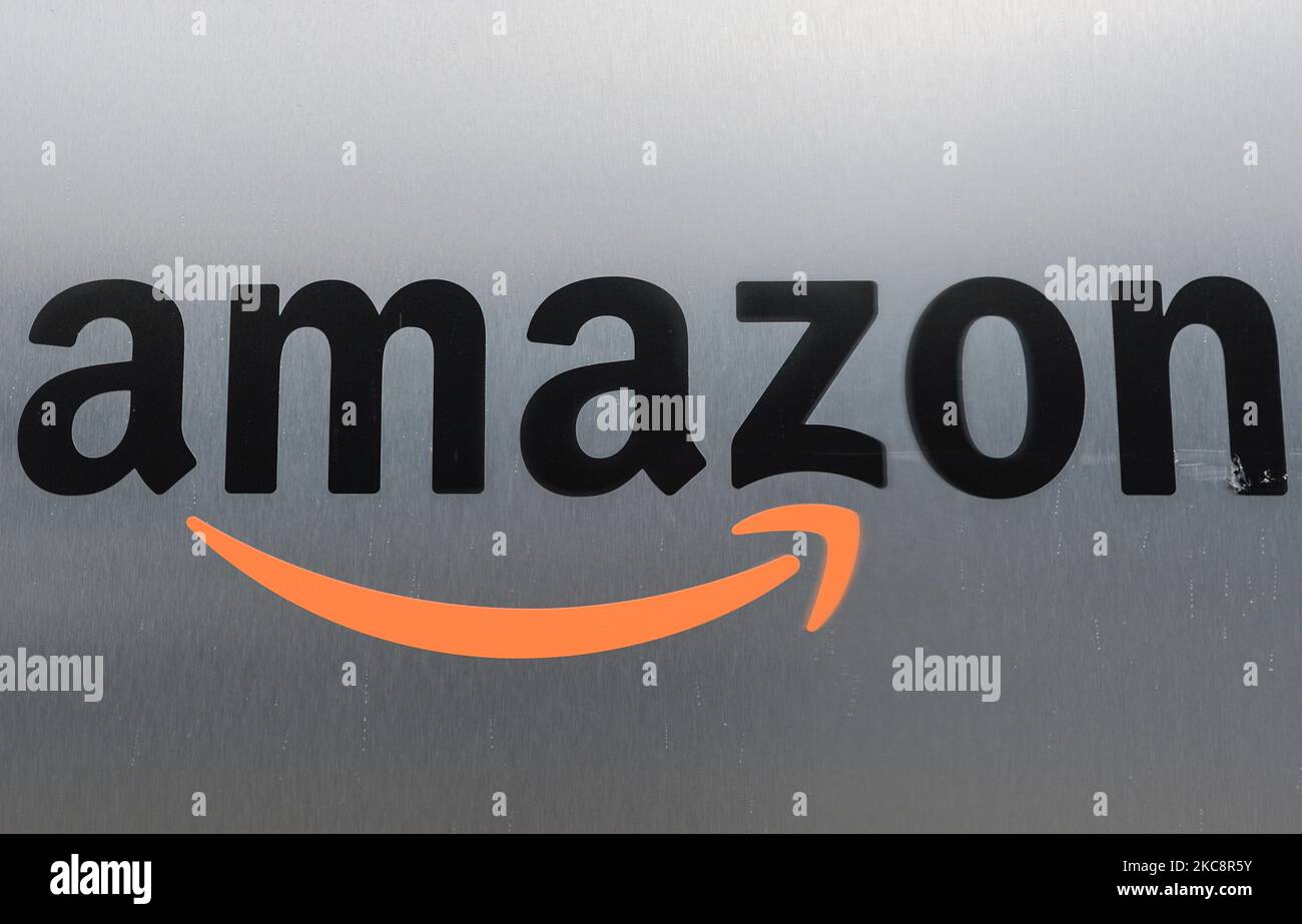 Amazon logo office building hi-res stock photography and images - Alamy