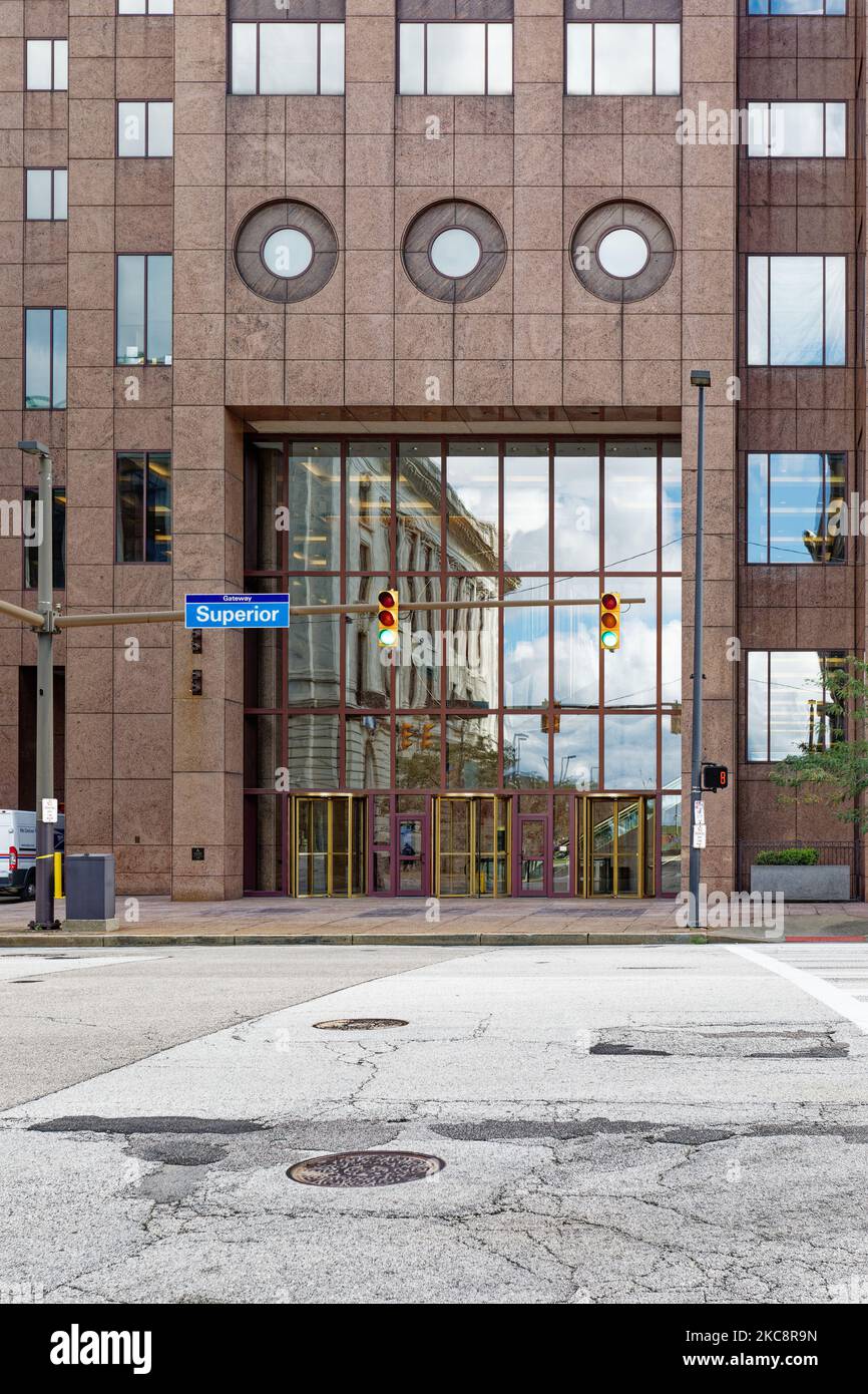 Huntington bank tower hi-res stock photography and images - Alamy