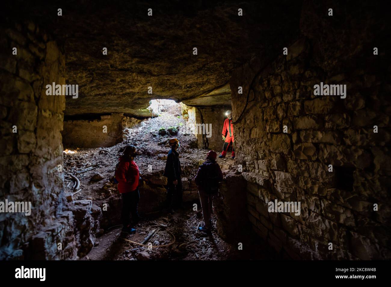 Some members of the Melphicta Kalipè caves group, volunteer ...