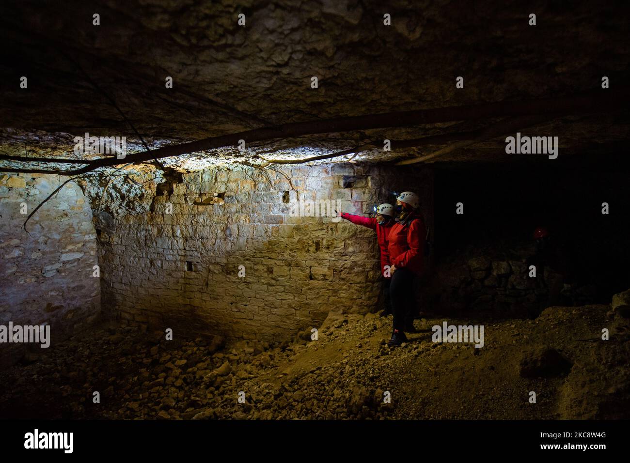 Some members of the Melphicta Kalipè caves group, volunteer ...