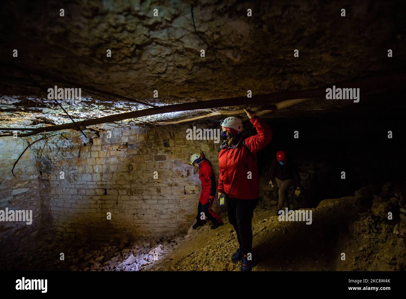 Some members of the Melphicta Kalipè caves group, volunteer ...