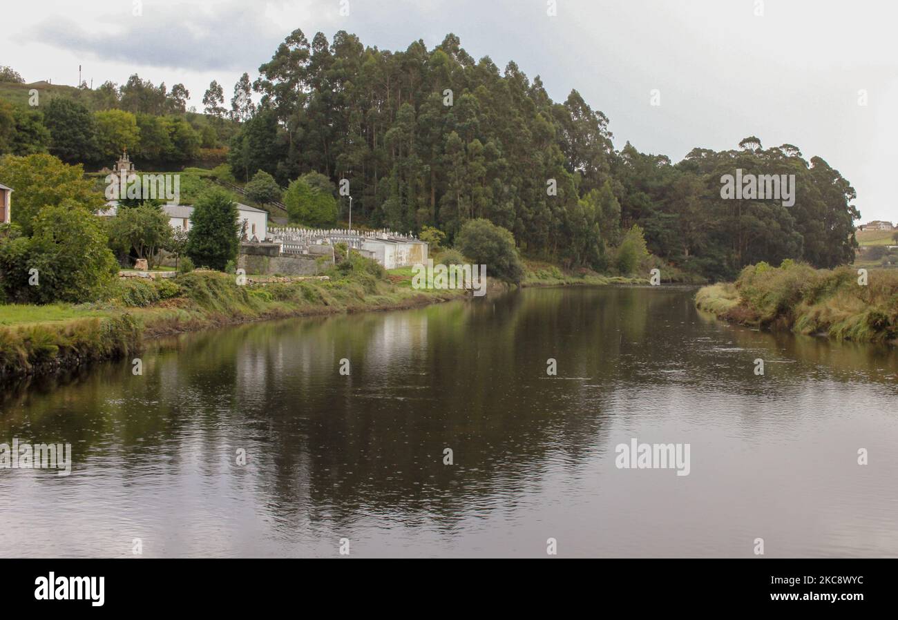 Structure placed in a river hi-res stock photography and images - Alamy