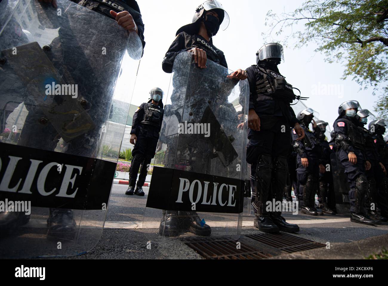 Riot gear stand hi-res stock photography and images - Alamy