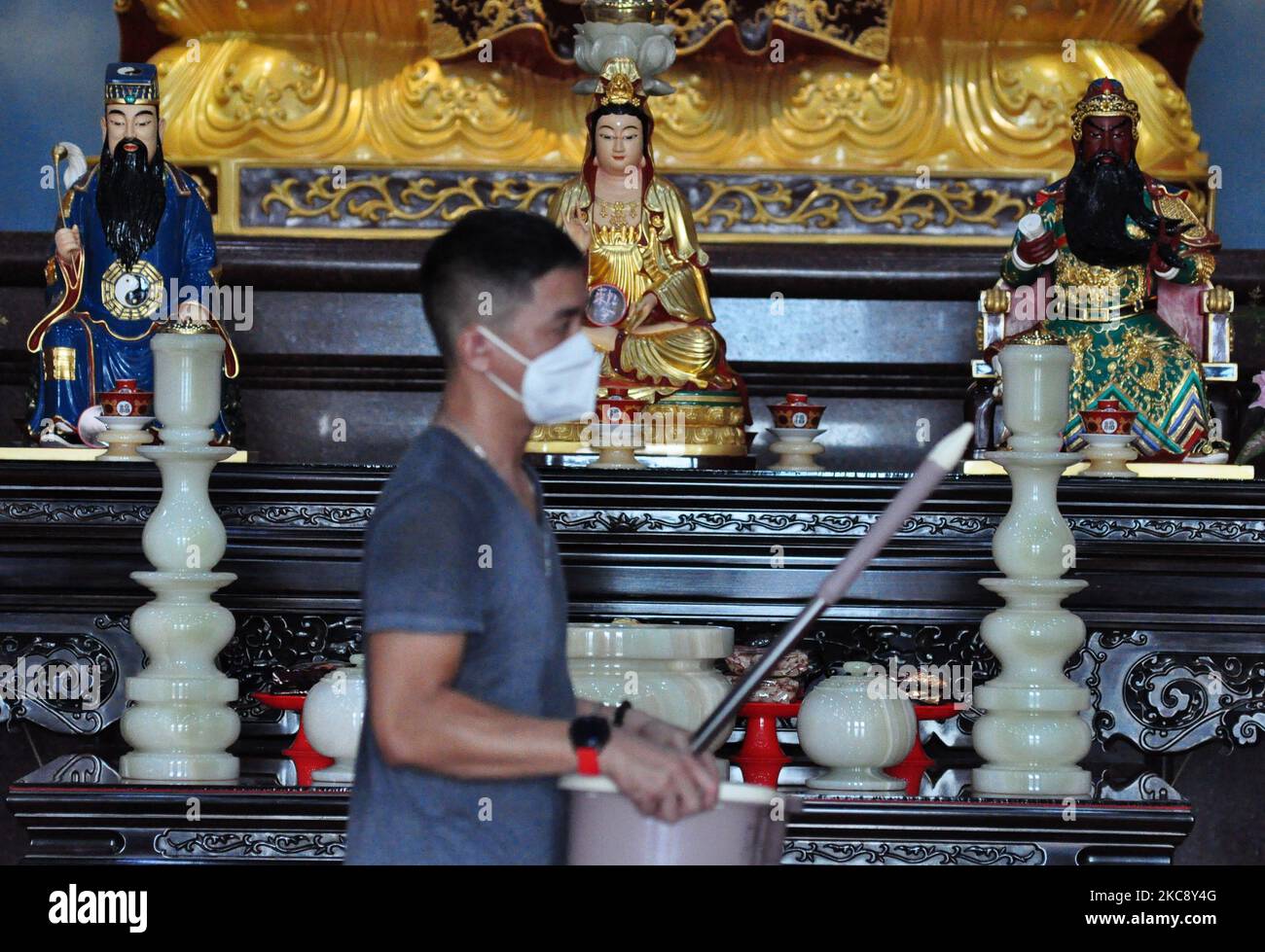 Lines of statues of Kwang Kong Buddha, Kwang Im Buddha and Fuyu Tichin ...