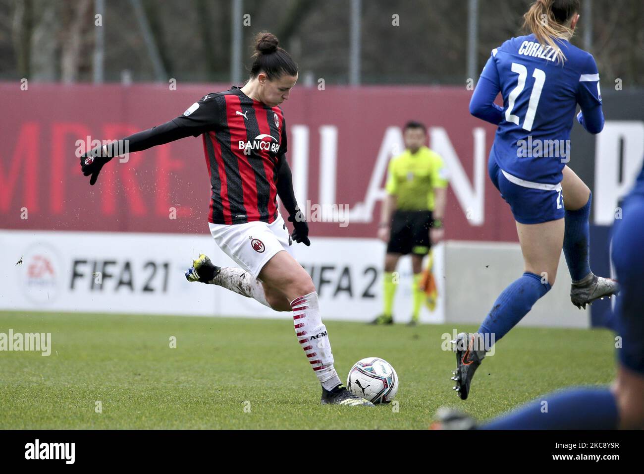 Giorgia Spinelli of AC Milan scores his team's first goal during the ...