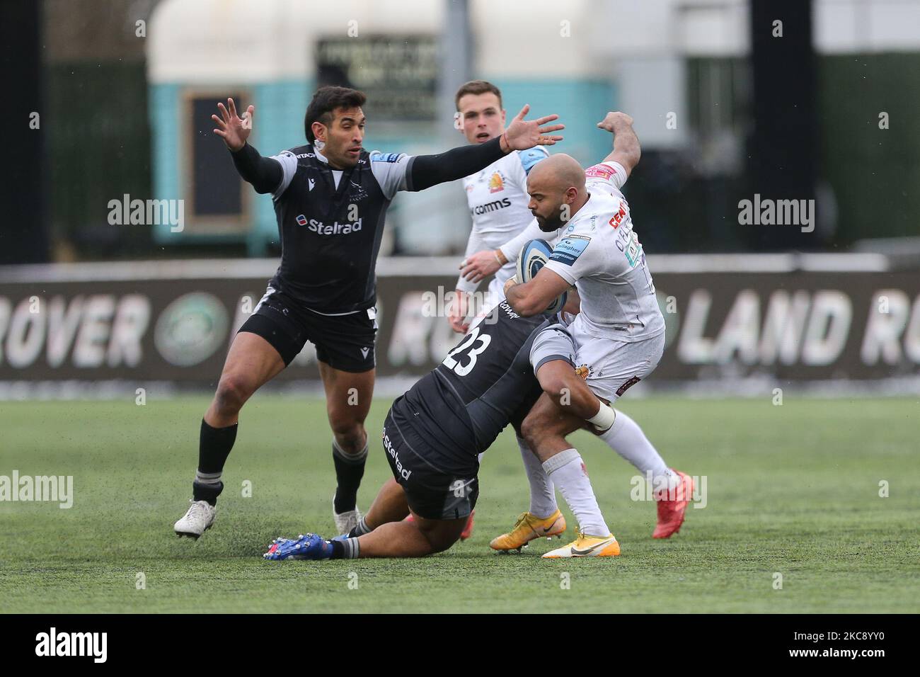 Tom O?Flaherty of Exeter Chiefs in action with Cooper Vuna during the ...