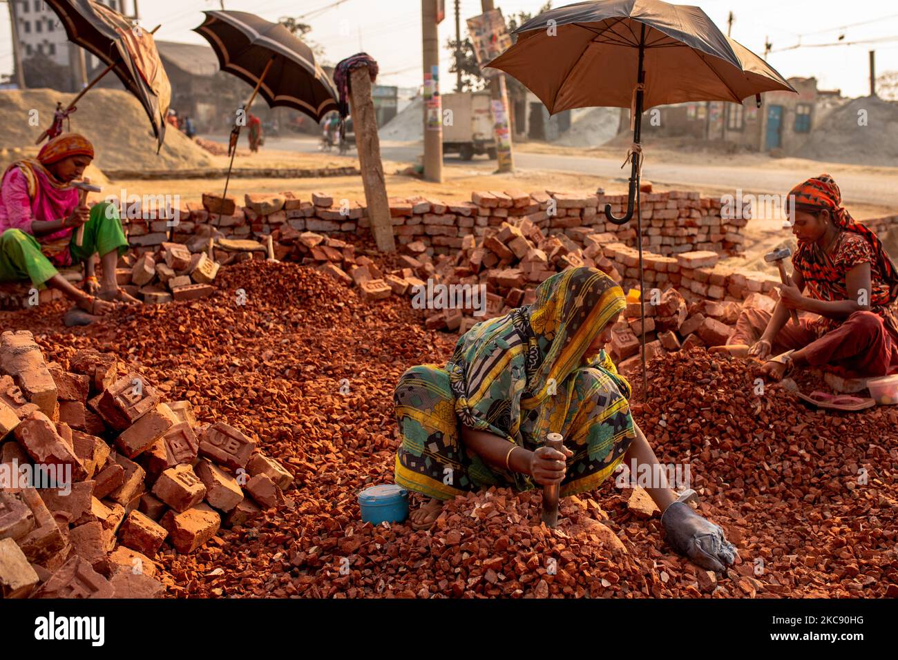 Women break bricks as they earn less-than five dollar for a day in ...