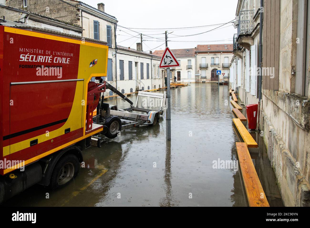 A view of flood in Charente-Maritime, in Saintes, on February 8, 2021 ...