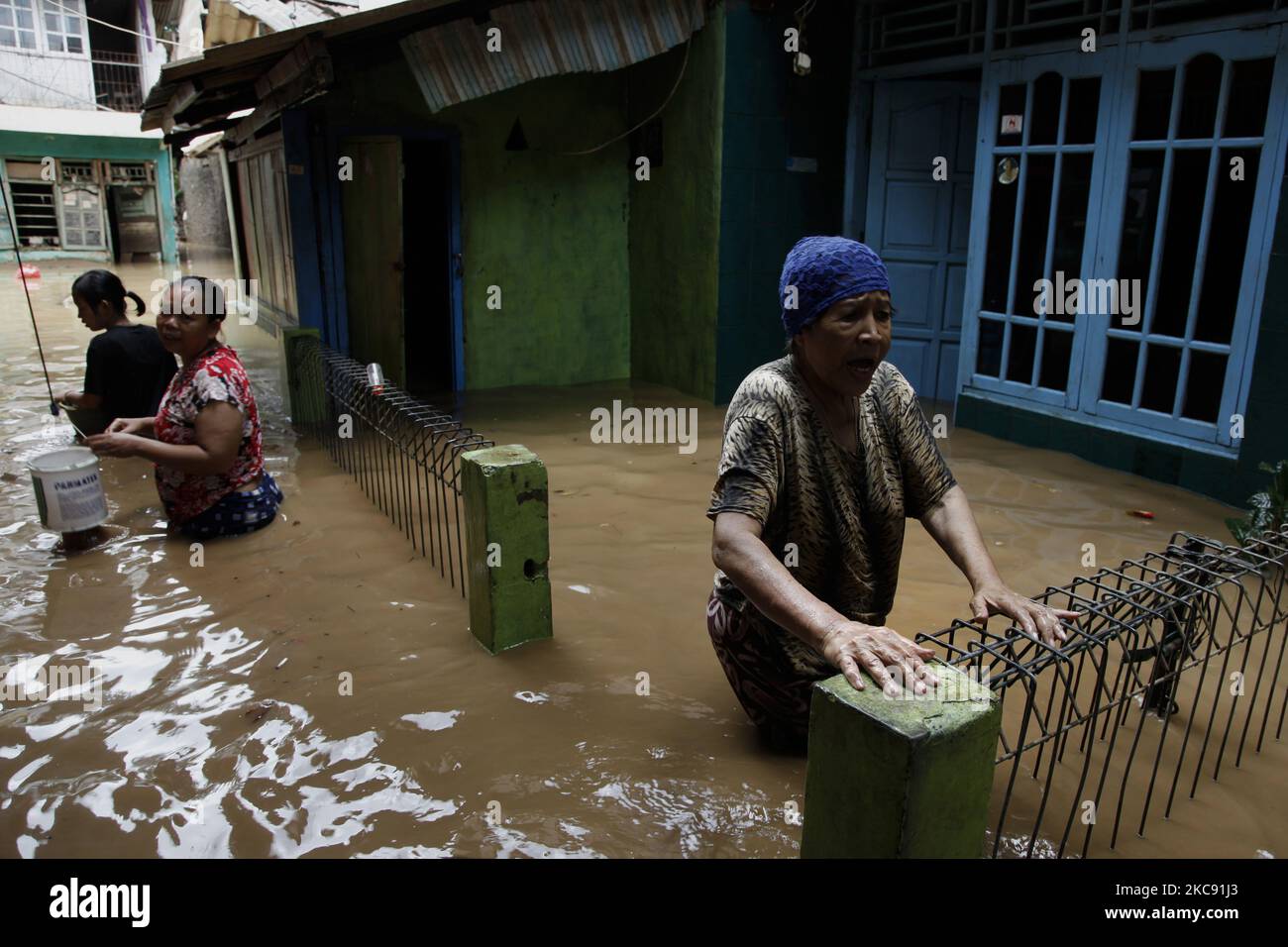Rubbish on riverbanks hi-res stock photography and images - Alamy