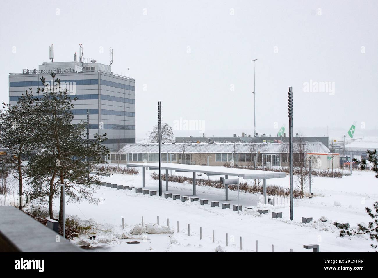 Snowstorm shuts down the airport of Eindhoven EIN in the Netherlands ...