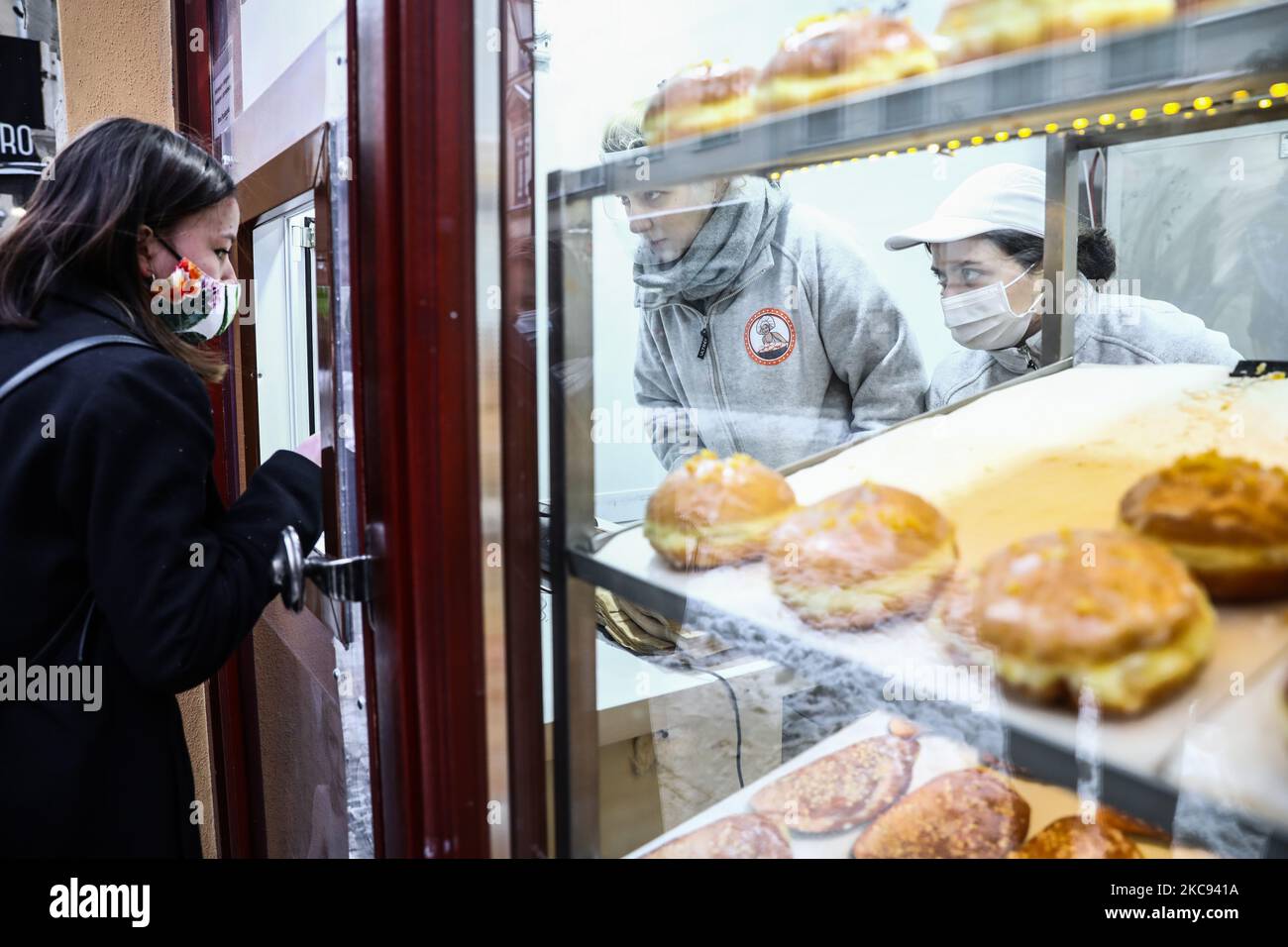 Bakery 'Dobra Paczkarnia' sales donuts for Fat Thursday. Krakow, Poland ...