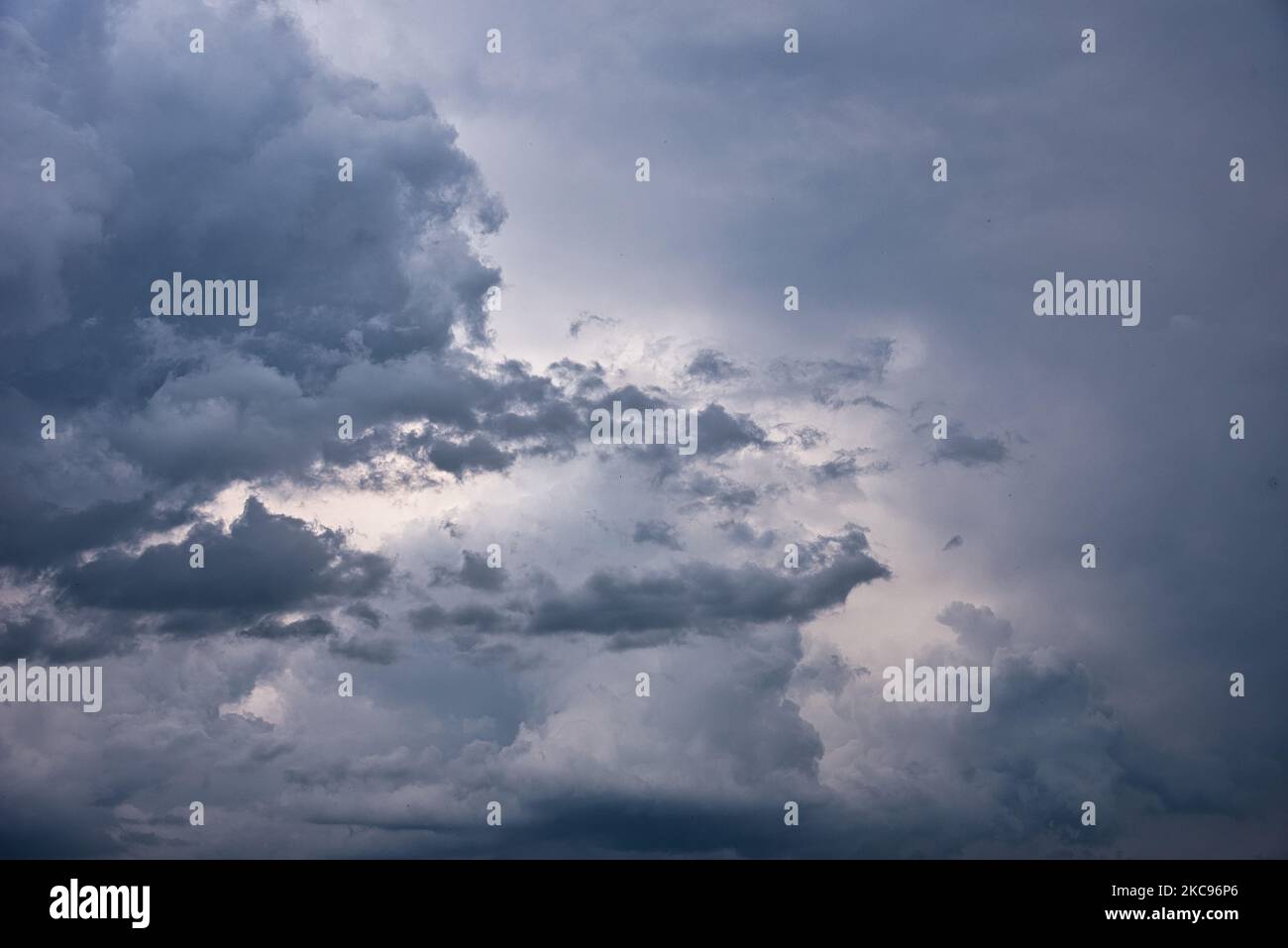 Clouds before storm hi-res stock photography and images - Alamy
