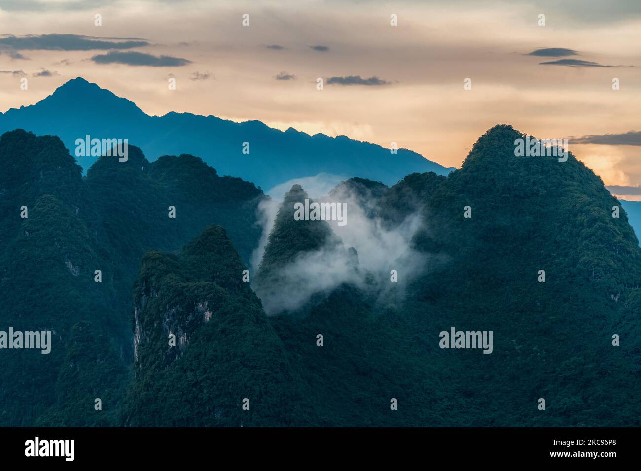 Guilins mountain scenery hi-res stock photography and images - Alamy