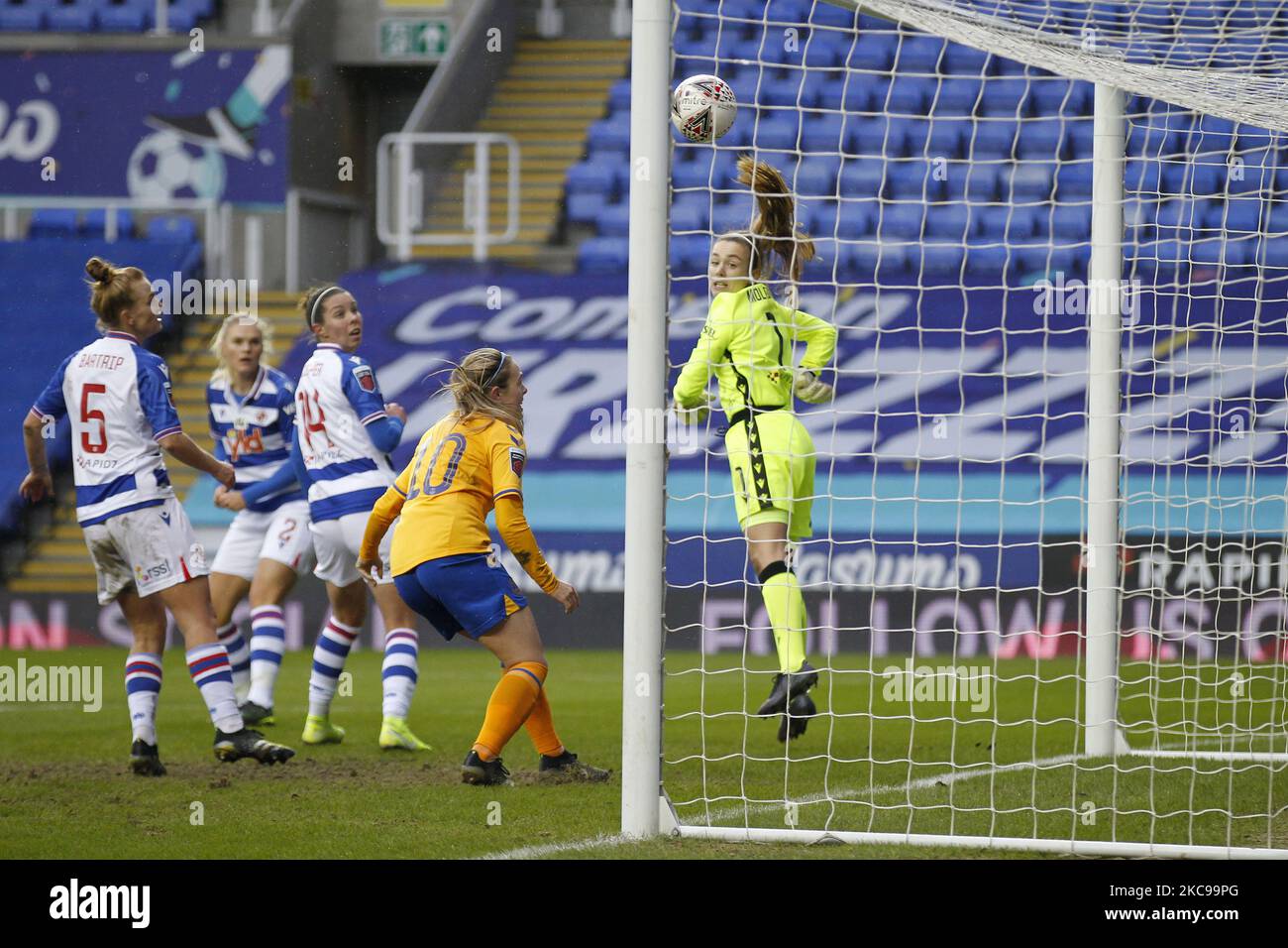 Super loops hi-res stock photography and images - Alamy