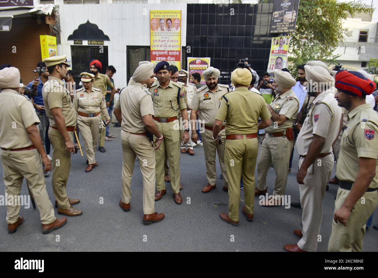 AMRITSAR, INDIA - NOVEMBER 4: Police personnel investigate the crime ...