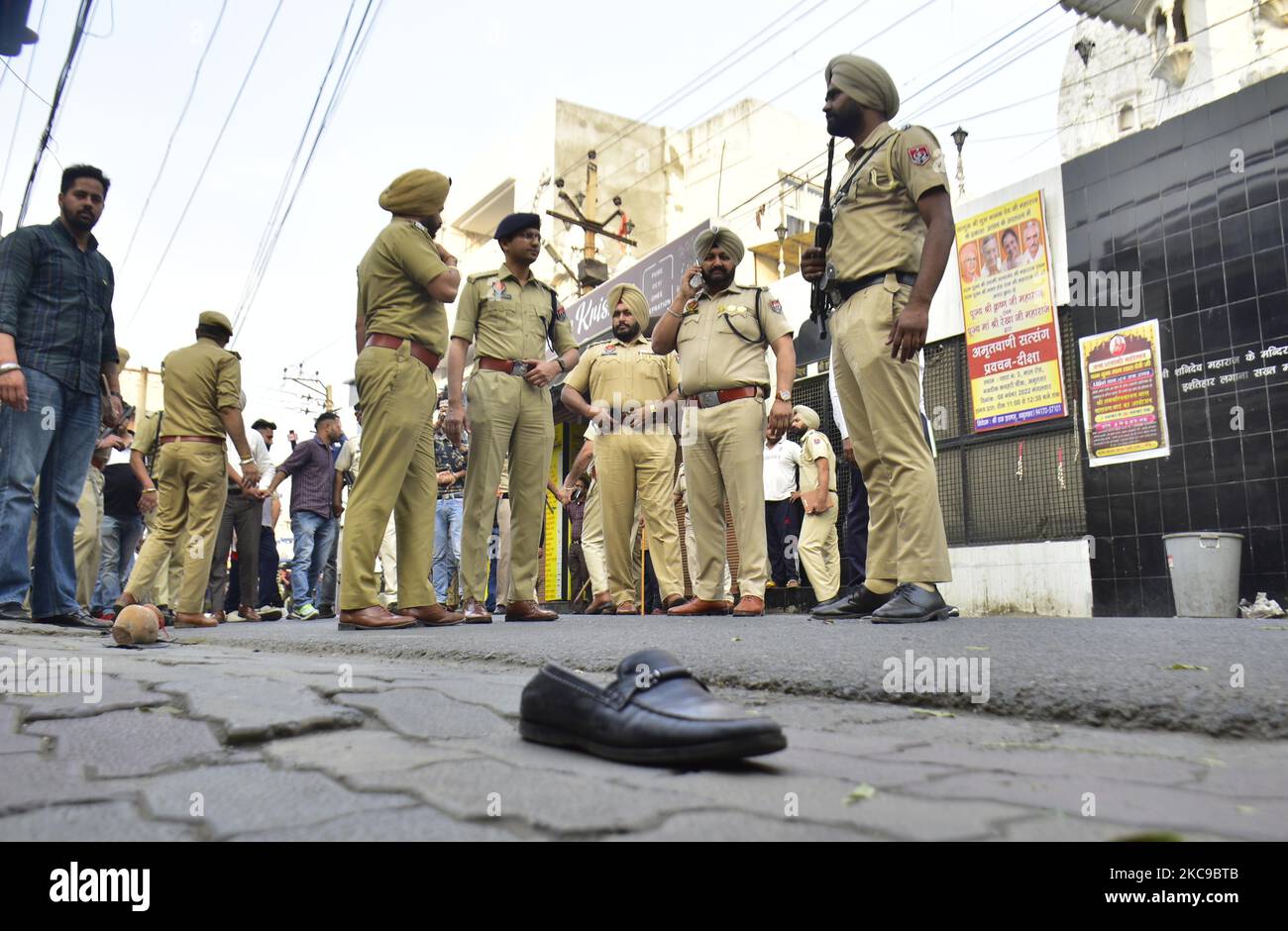 AMRITSAR, INDIA - NOVEMBER 4: Police personnel investigate the crime ...