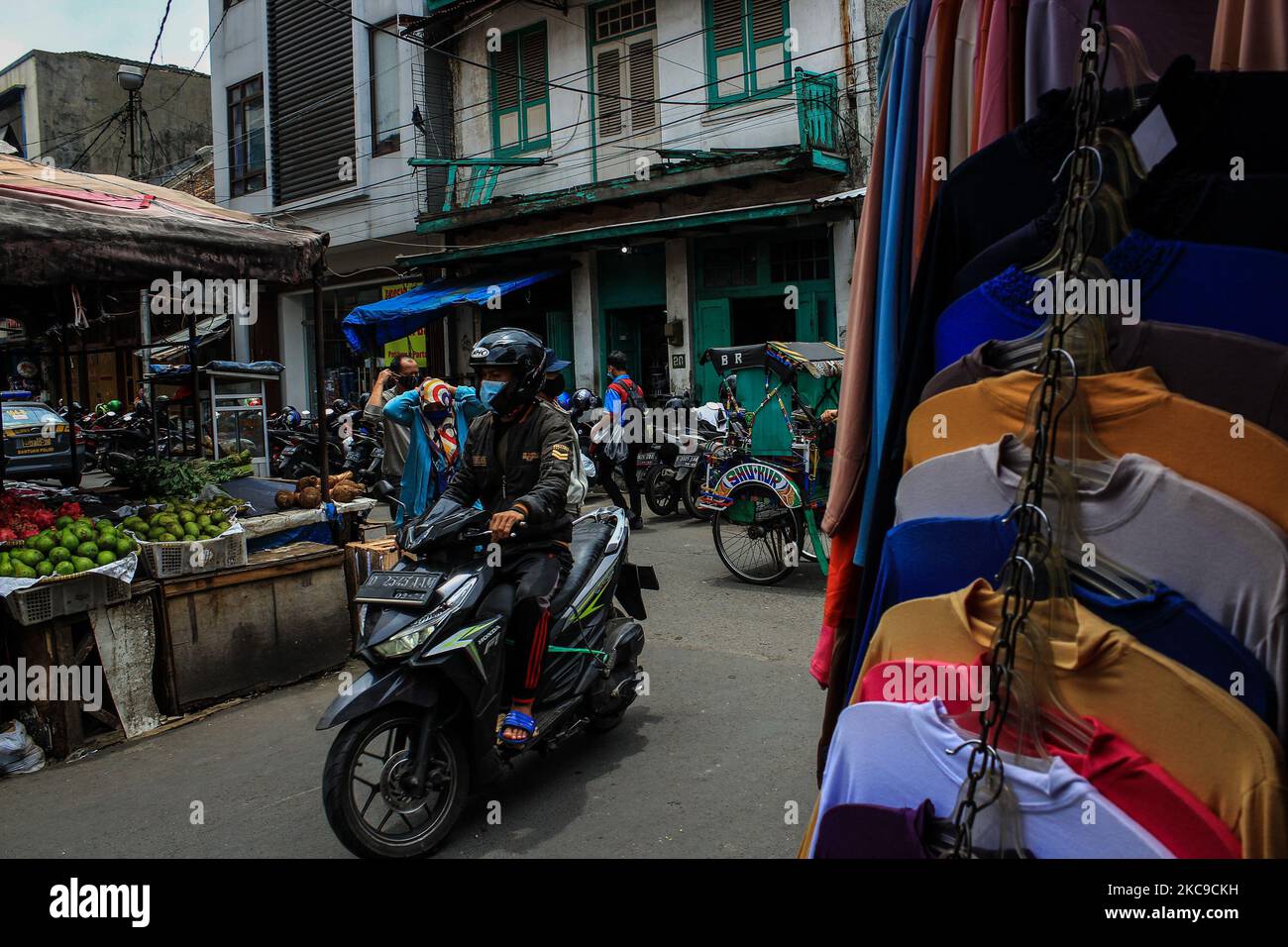A man wearing a face mask to help curb the spread of coronavirus ...