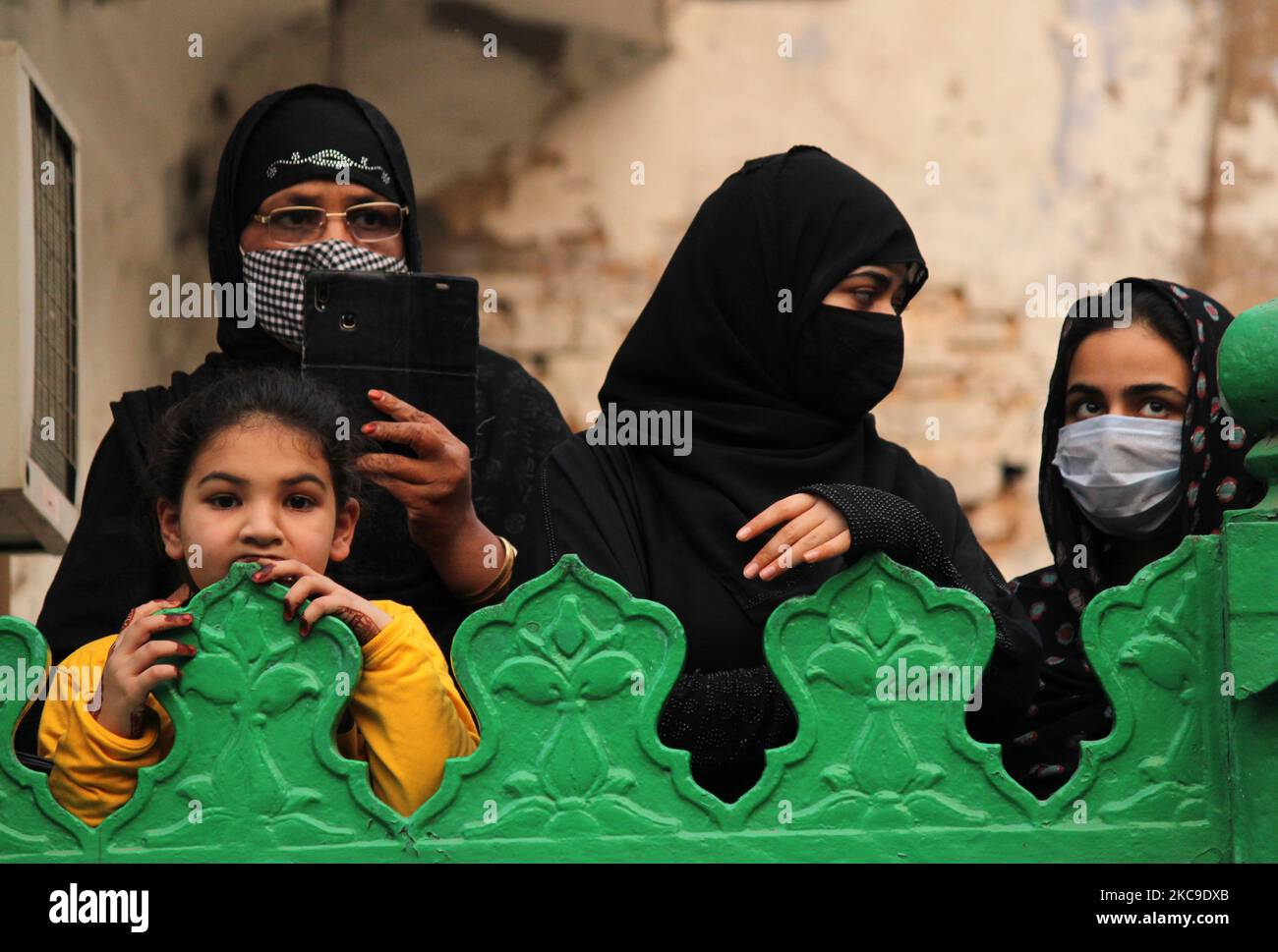 Devout muslim family hi-res stock photography and images - Alamy
