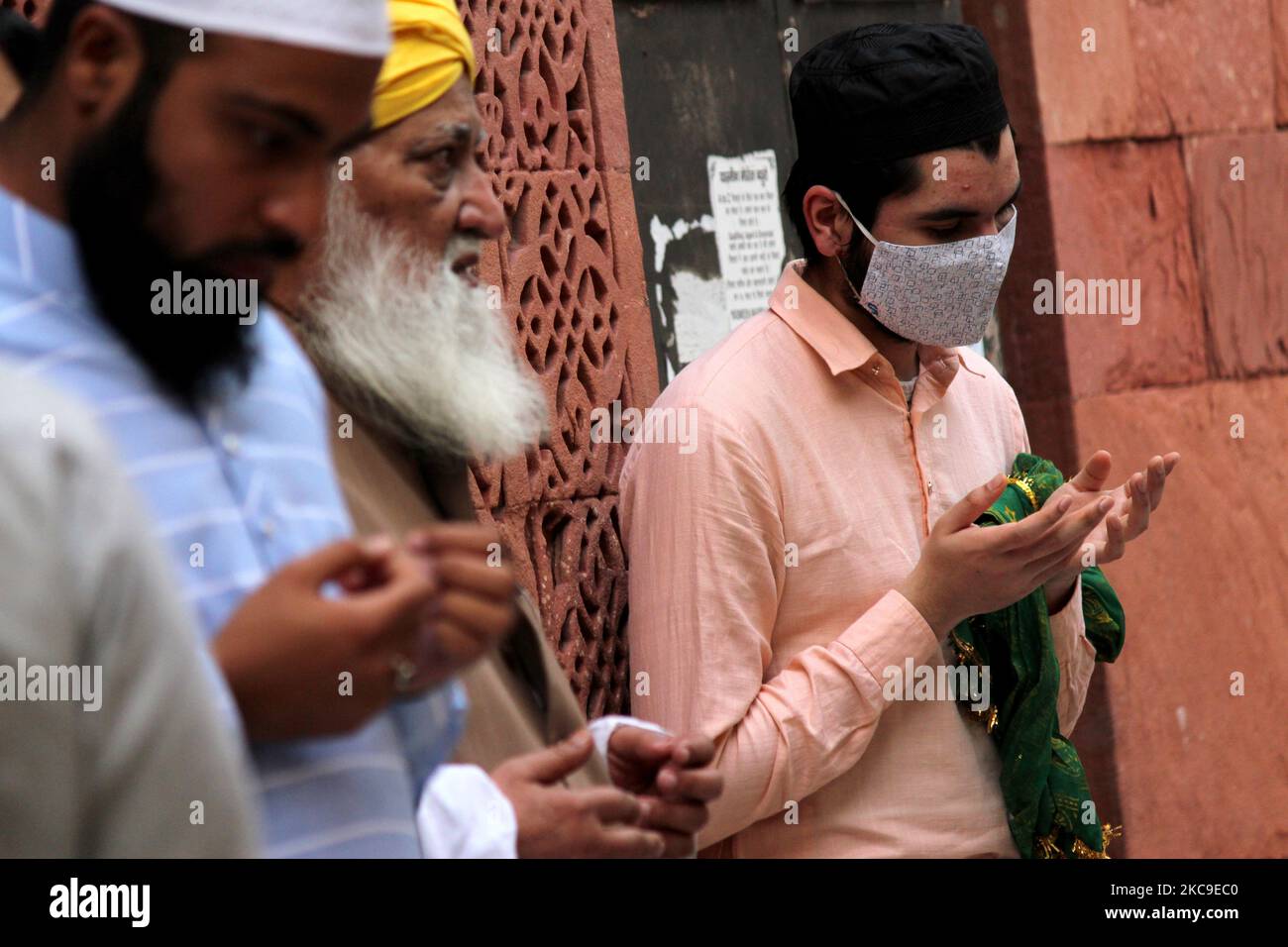 Hazrat nizamuddin auliya hi-res stock photography and images - Alamy