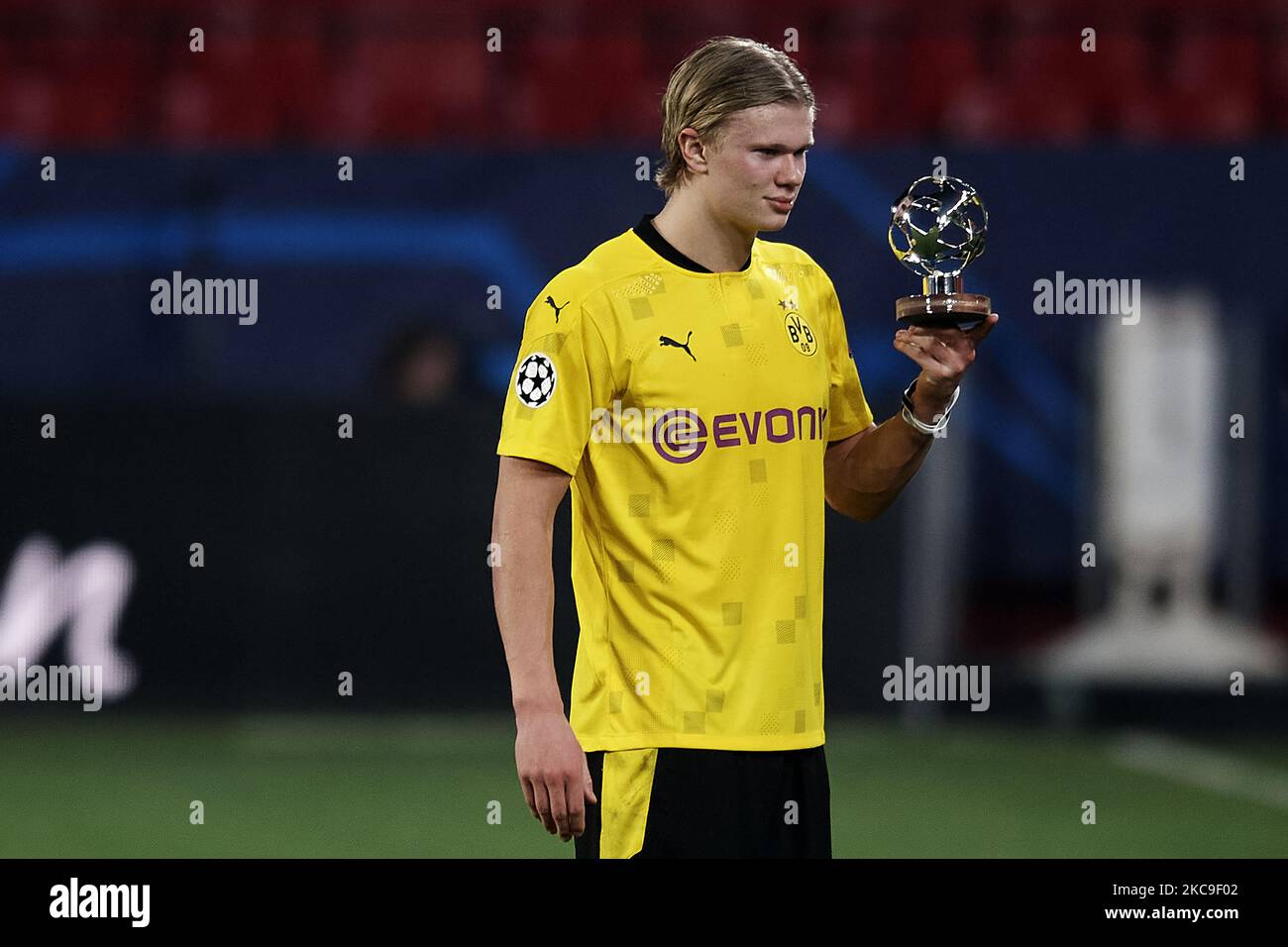 Haaland dortmund trophy hi-res stock photography and images - Alamy