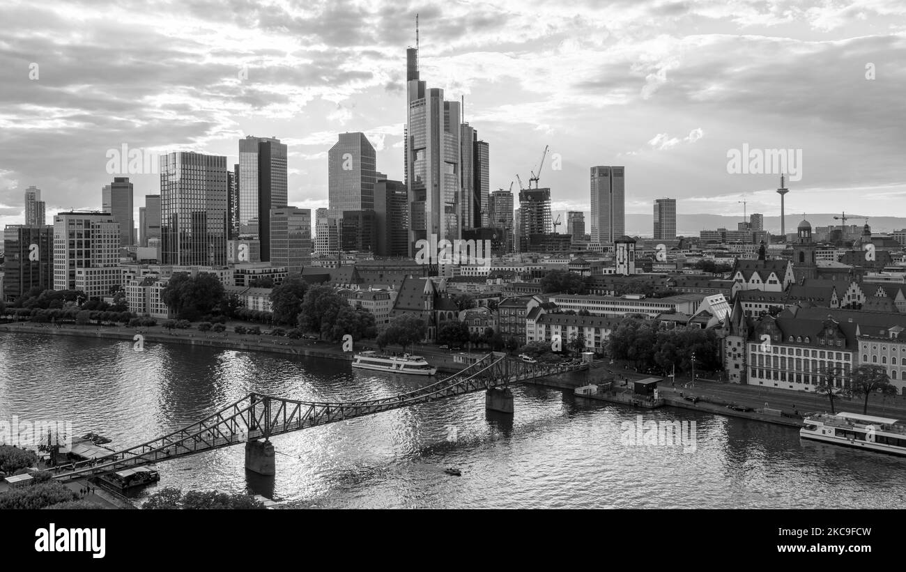 An aerial grayscale of the Iron Footbridge and cityscape in front of a ...