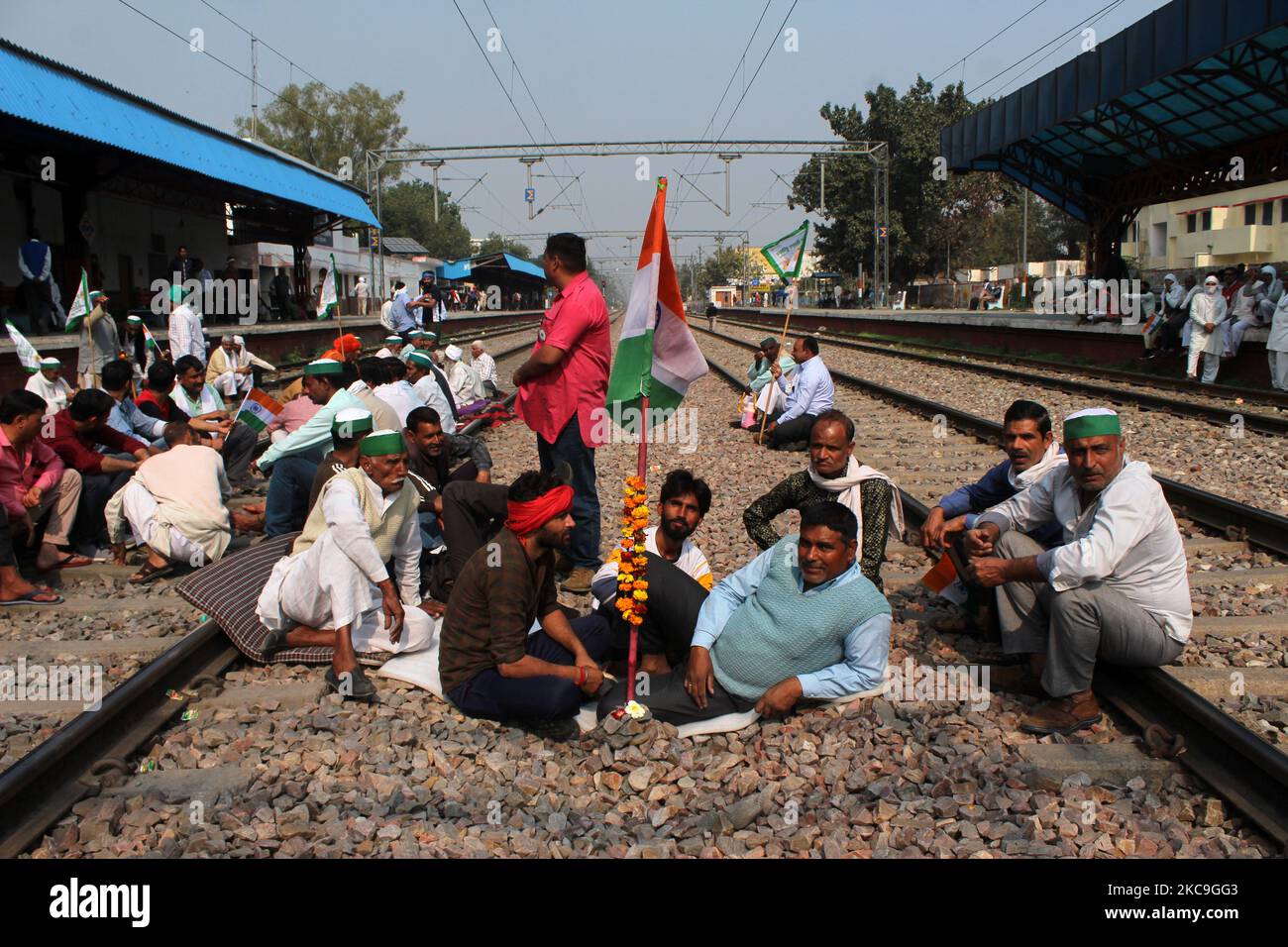 Train 18 delhi hi-res stock photography and images - Alamy