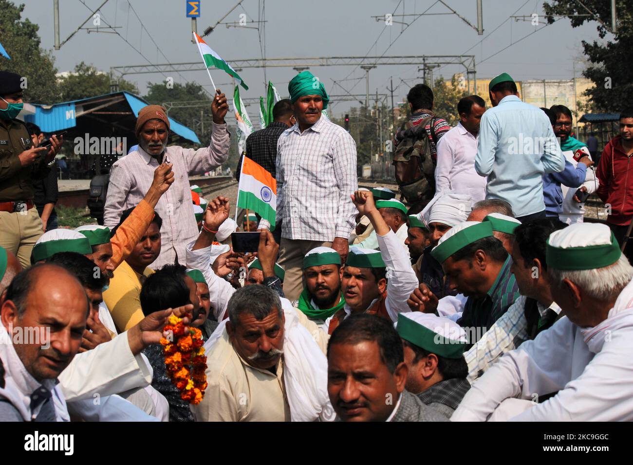 Train 18 delhi hi-res stock photography and images - Alamy