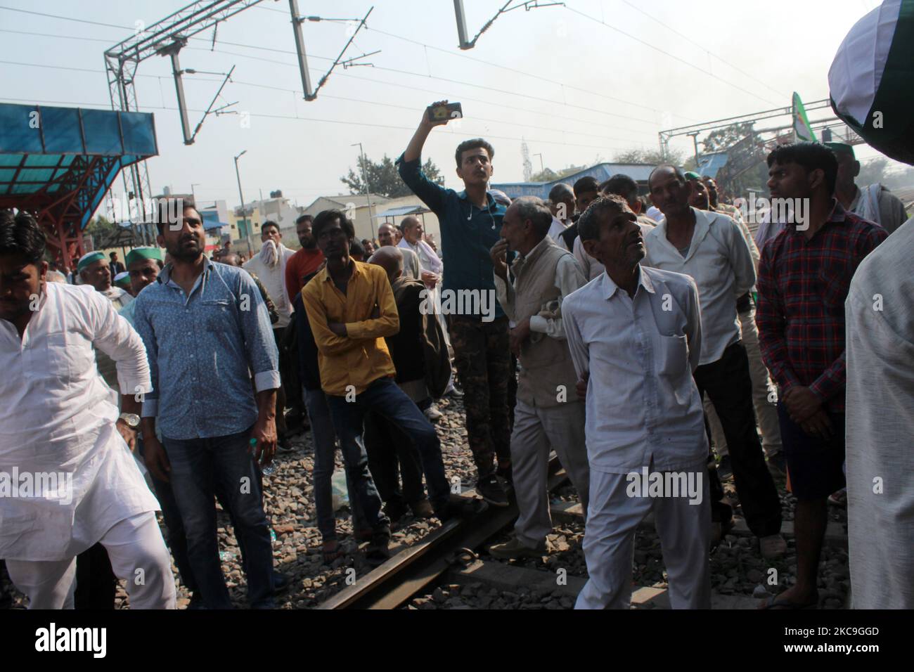 Train 18 delhi hi-res stock photography and images - Alamy